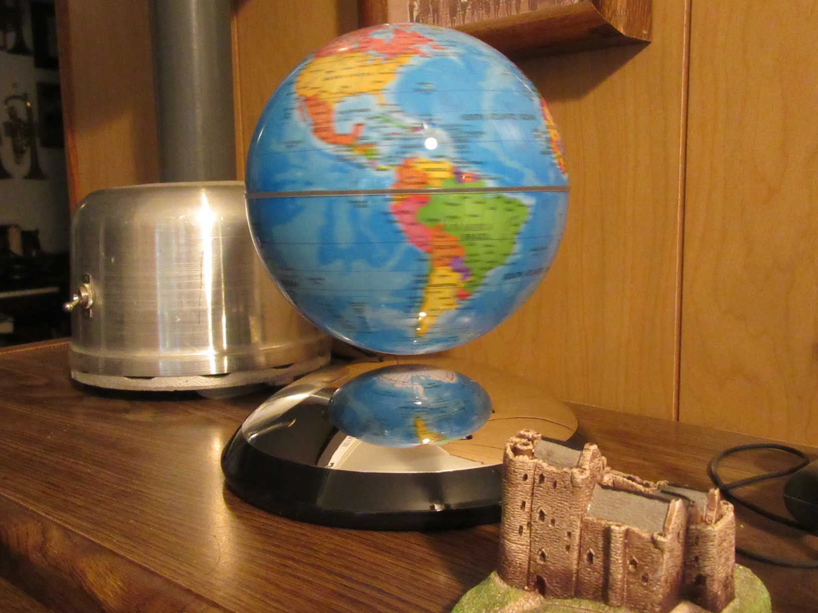 Amazon.com: 6" Magnetic Rotating Globe Anti-Gravity Floating Levitating ...