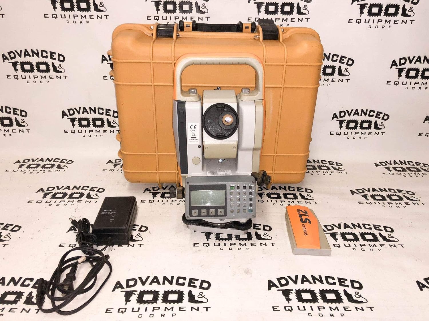 Topcon Cygnus 2LS KS-102 estación total de doble visualización con cargador, batería y funda ...