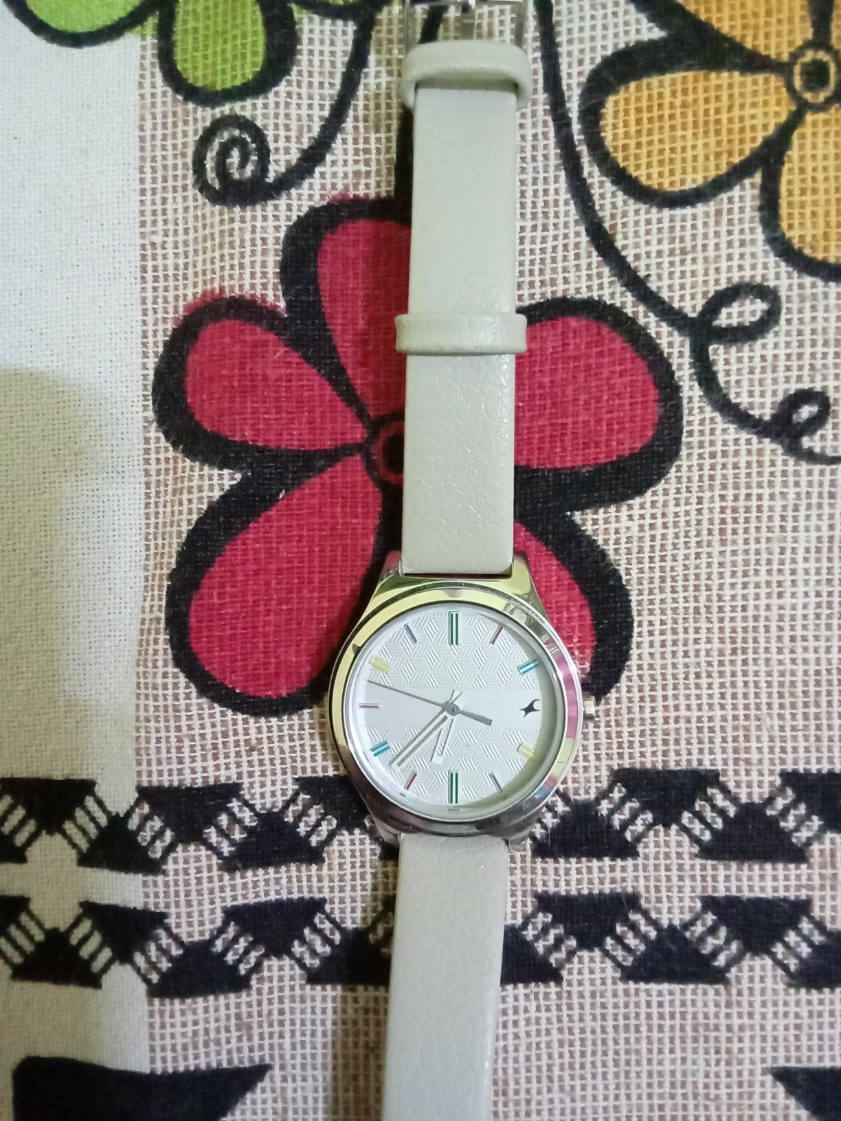 Fastrack Stunners Quartz Analog White Dial Leather Strap Watch for ...
