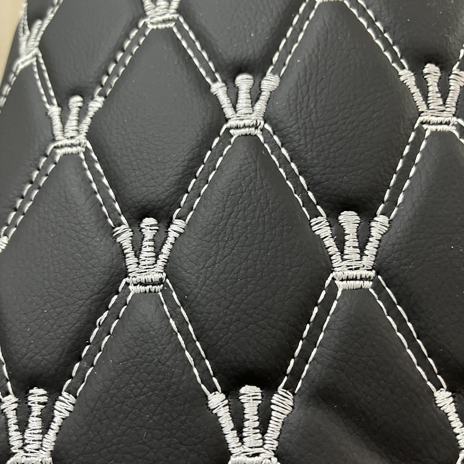 Amazon.com: LANOBA Quilted Foam Vinyl Fabric King Crown Classic Pattern ...