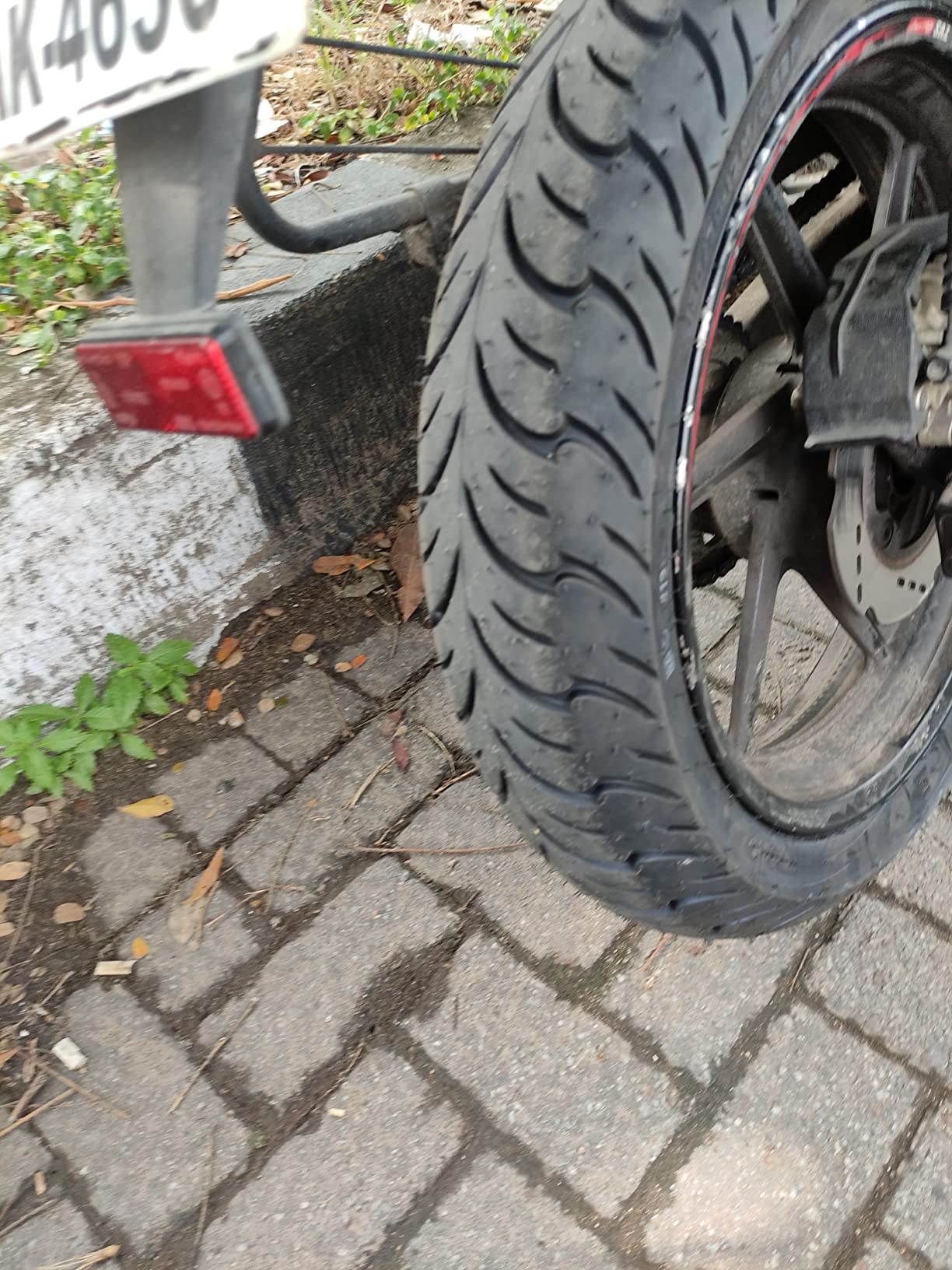 Apollo ACTIZIP R5 130/70 R17 62P Tubeless Tyre : Amazon.in: Car & Motorbike