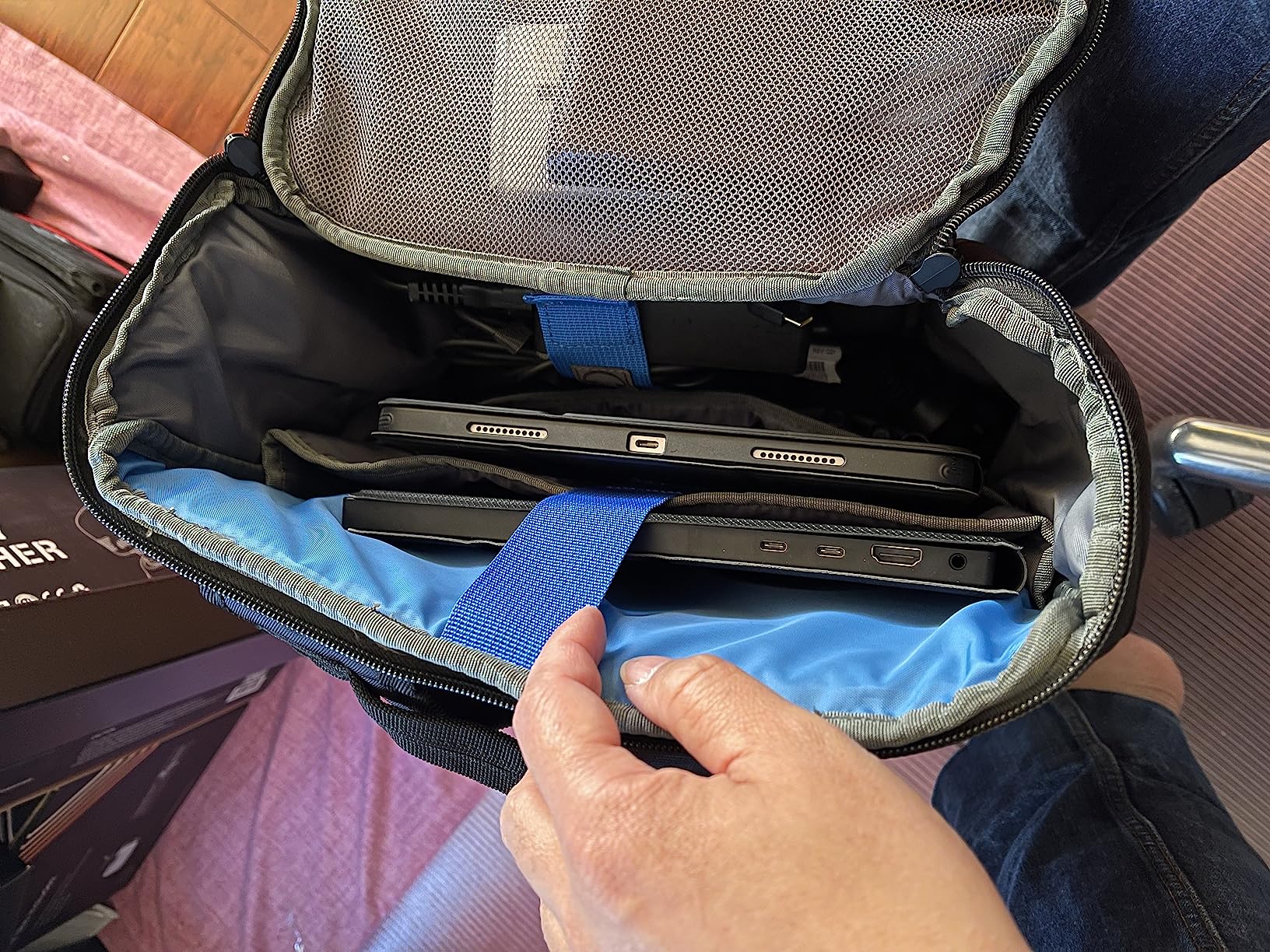 Dell 17 Inch Gaming Laptop Bag GM1720PM - Black with Rainbow Reflective ...