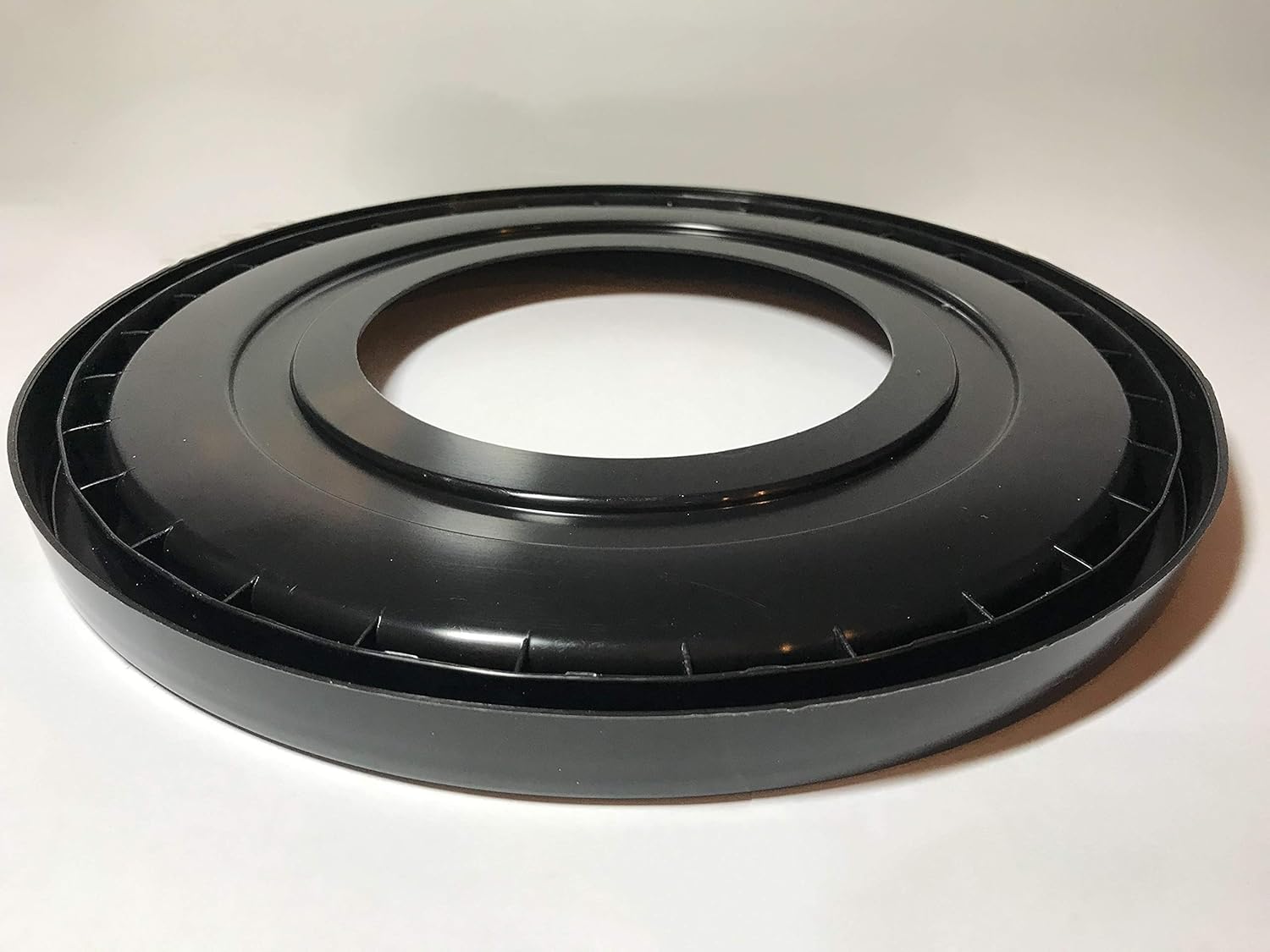 Amazon.com: Black 5 gallon bucket lid with 5 3/4'' hole for a 6 inch ...