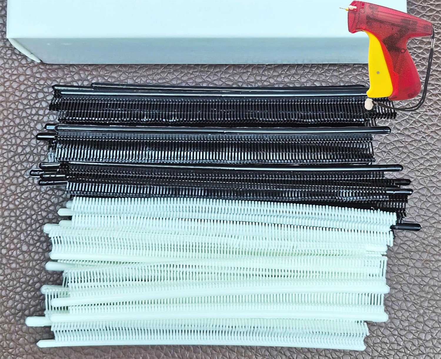 Amazon.com: KDYOFNI 4000PCS Mini Stitch Fasteners, Quick Clothing Fixer ...