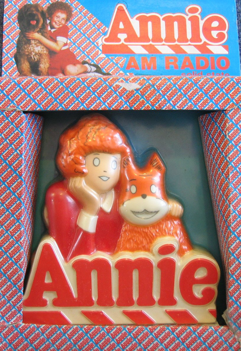 Amazon.com: Little Orphan Annie AM Radio Solid State - Annie & Sandy ...