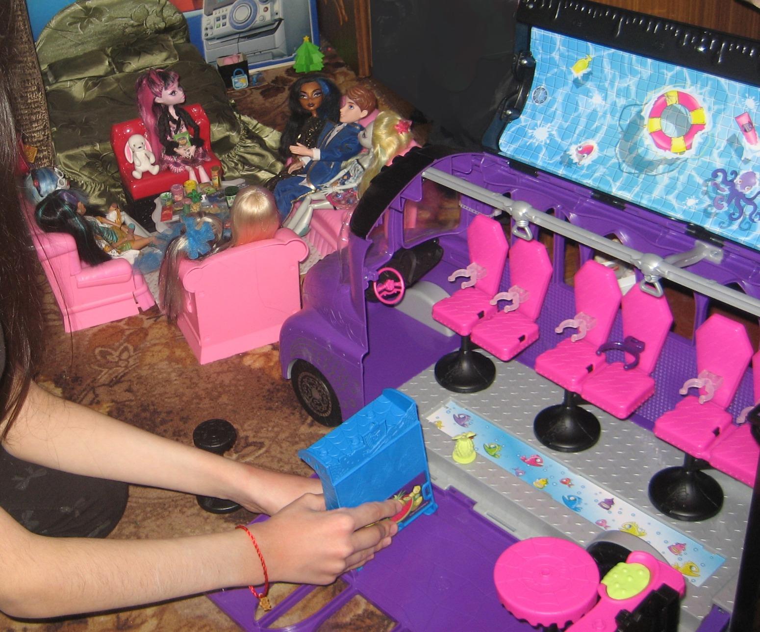 Amazon.com: Monster High Deluxe Bus : Toys & Games