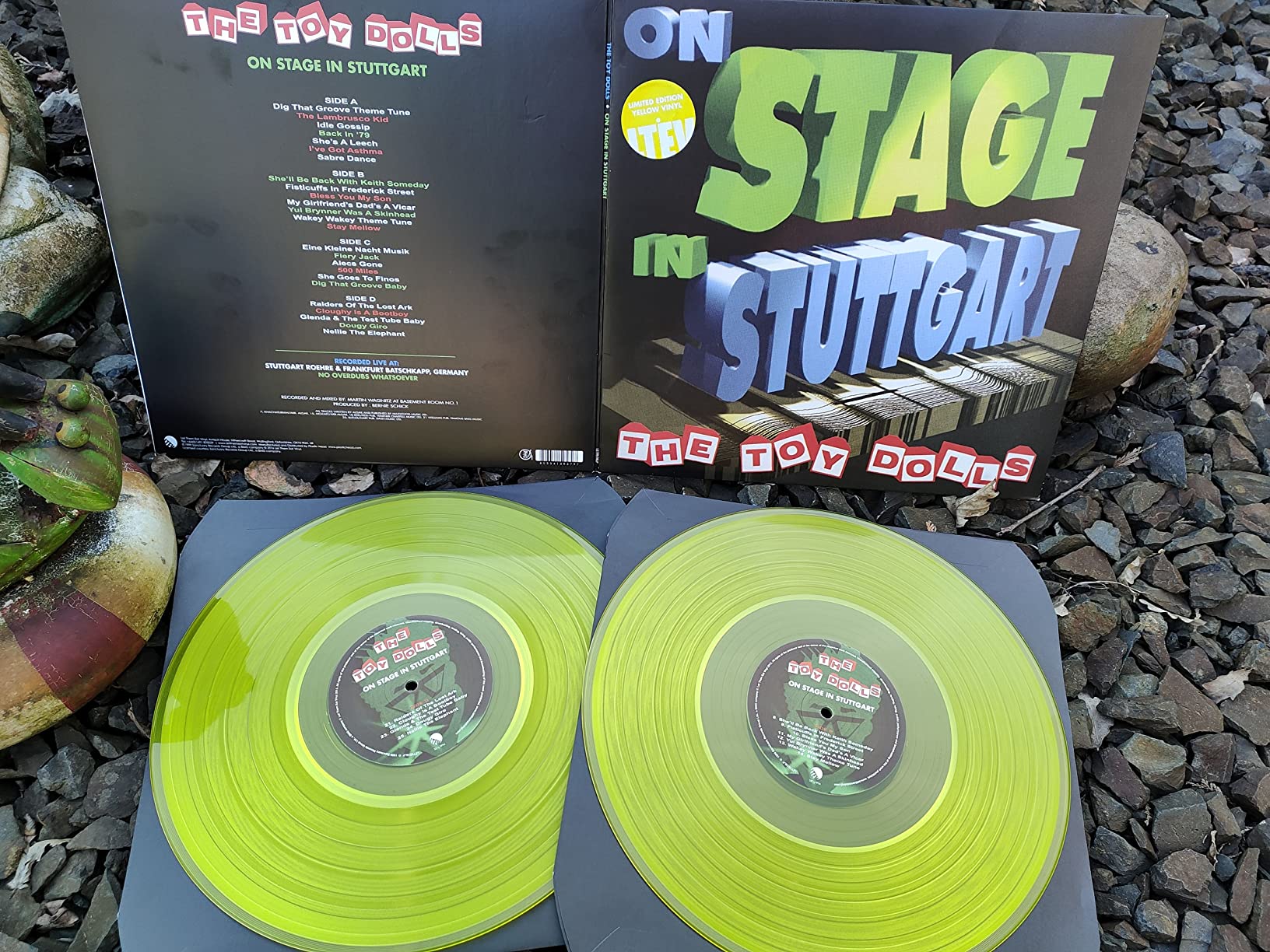 On Stage in Stuttgart - Toy Dolls,the: Amazon.de: Musik-CDs & Vinyl