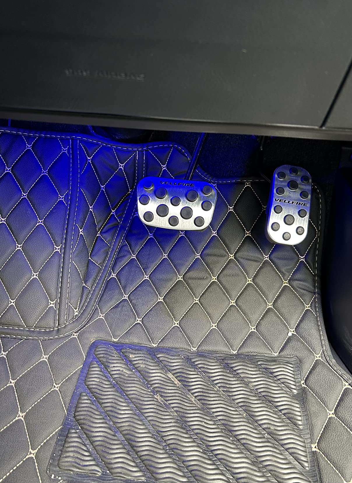 Amazon | LEXLEYS トヨタ ヴェルファイア 20系 30系 アルミ ペダル アクセル ブレーキ カバー 工具不要 滑り止め付 被せる ゴム カスタムドレスアップ パーツ(ブラック ...