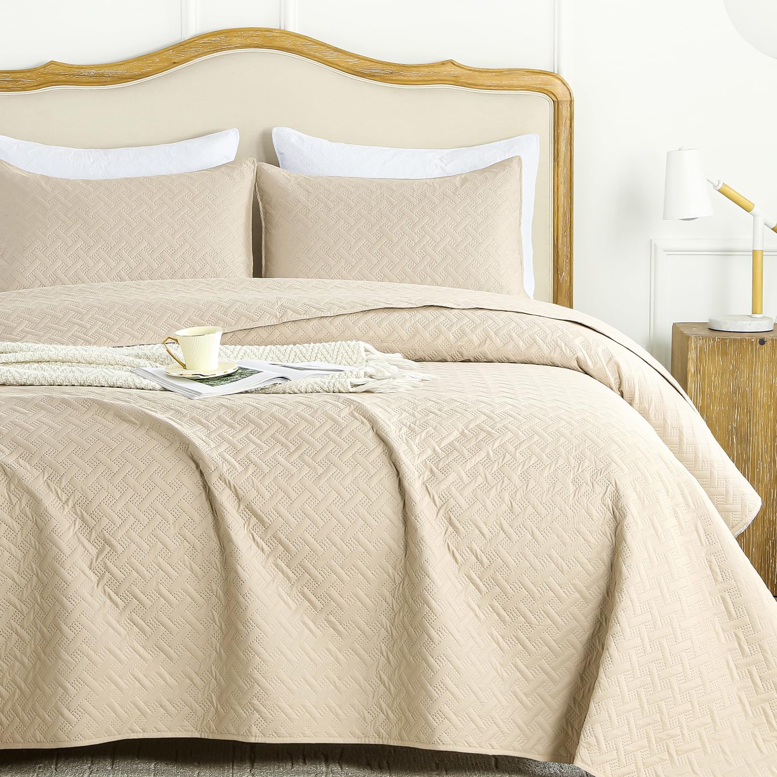 Amazon.com: FLYMME Beige King Quilt Bedspreads,Modern Style Geometric ...