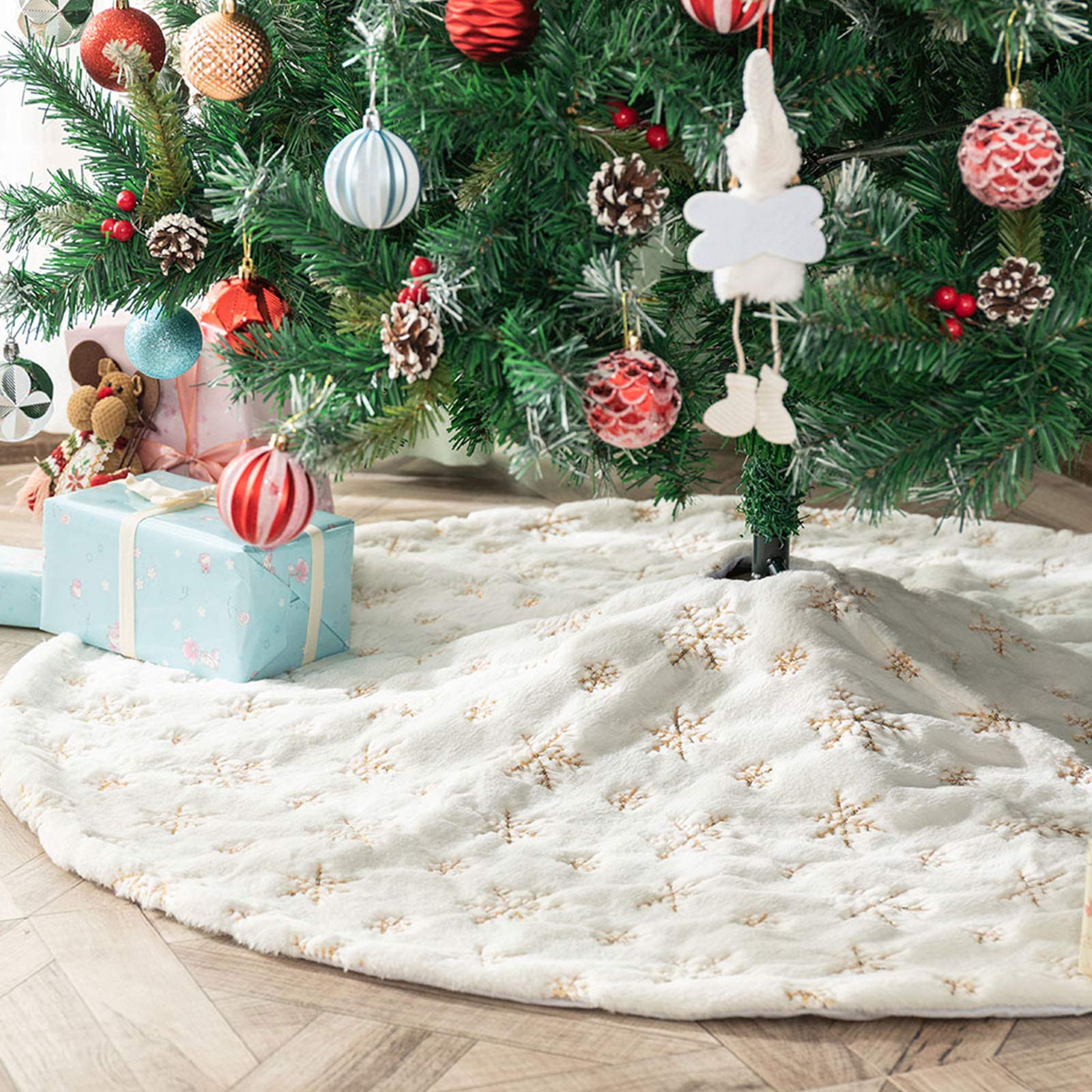 Luxury Christmas Tree Skirts 18 Best Christmas Tree Skirts Elegant