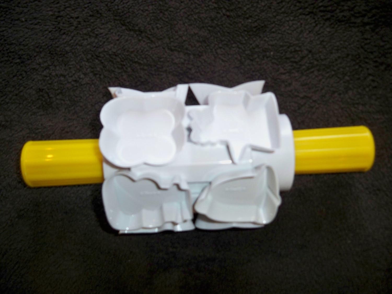 Amazon.com: Rolling Pin with 12 Cookie Cutters By Handy Gourmet: Home ...