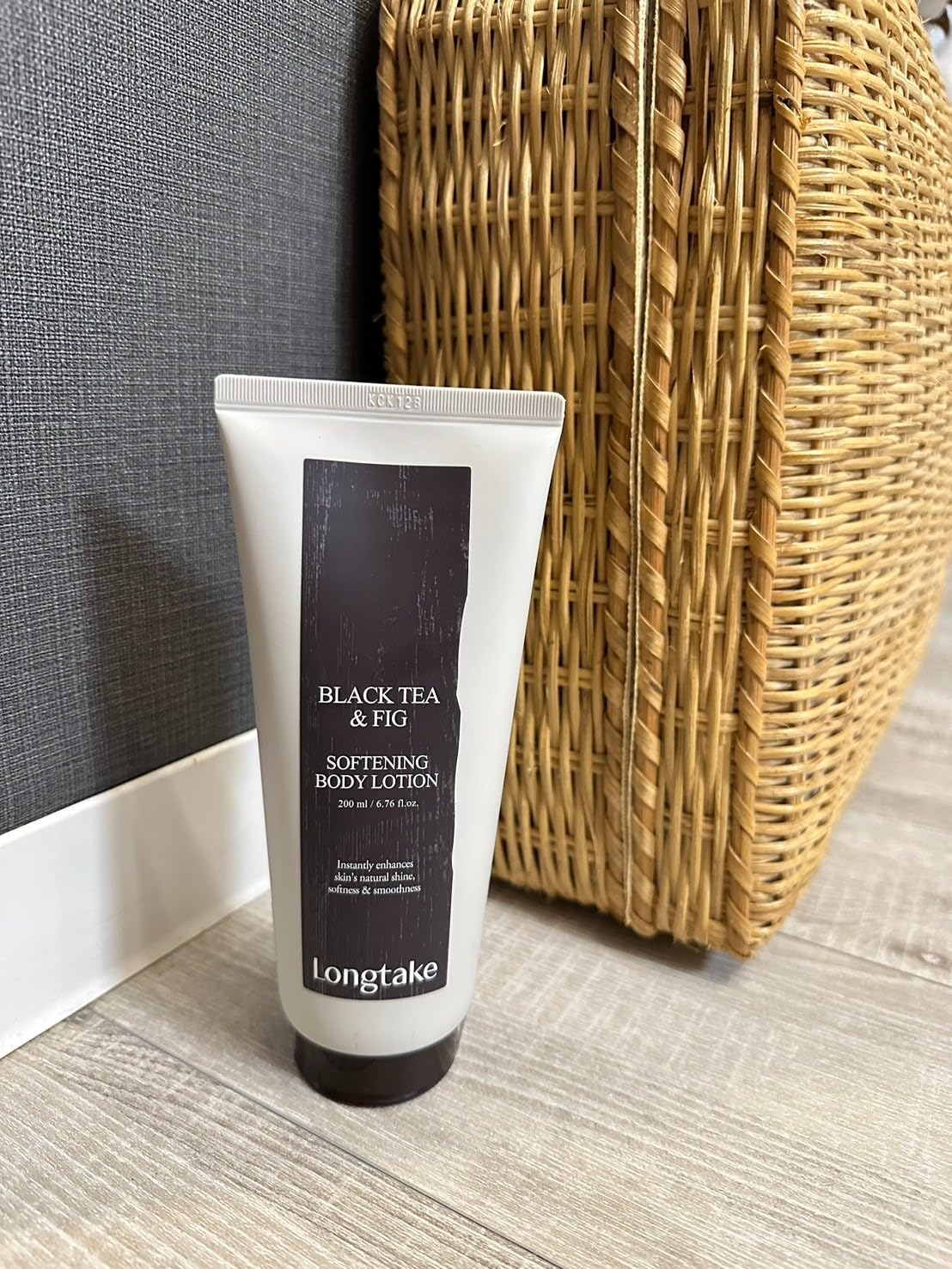 Amazon | LONGTAKE 公式 ブラックティー&フィグ ソフトニング ボディローション 200ml 韓国コスメ イチジク香り 保湿 ヴィーガン ボディミルク | Longtake ...