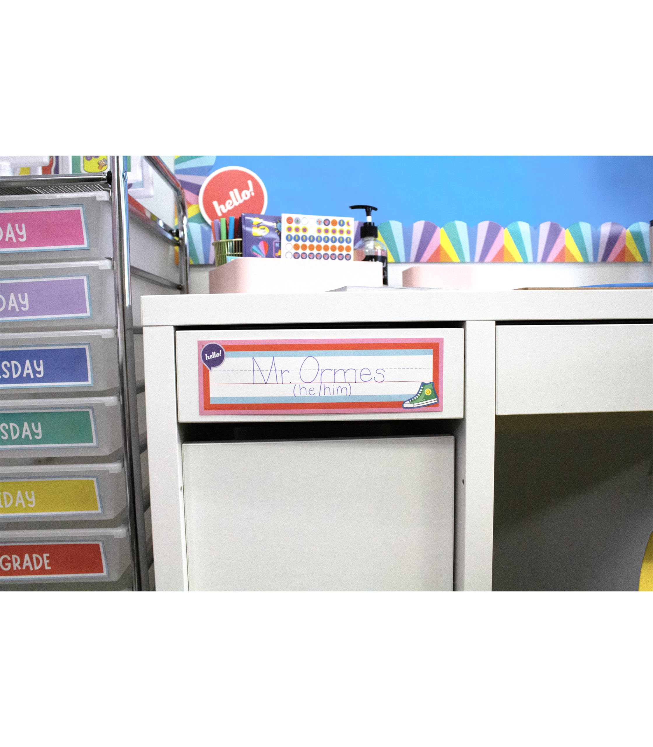 Snapklik.com : Carson Dellosa We Stick Together 36PC Groovy Name Labels ...