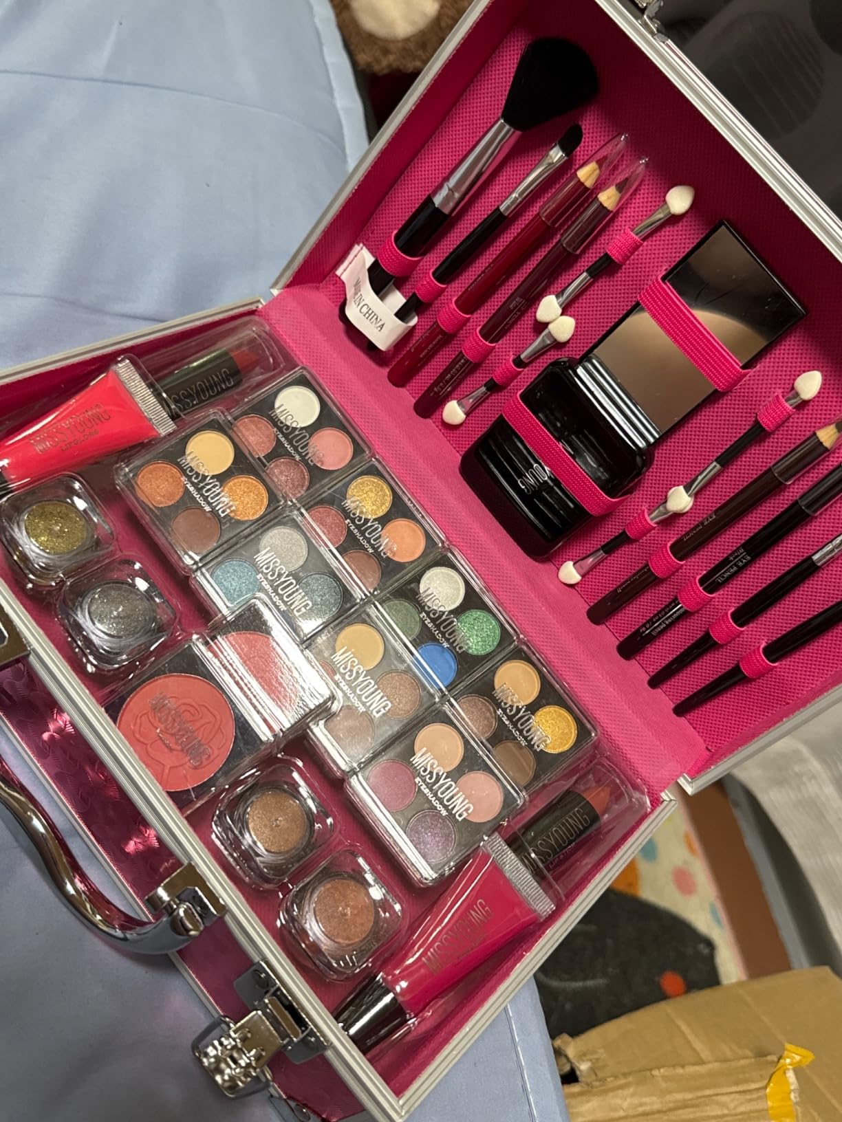 Amazon | YAYAMIYA メイクアップセット 56点 フル美容化粧品 メイクセット ミラー付き メイクアップキット長持ち 高発色 防水 防汗 アイシャドウ 口紅 ペンシル プレスト ...