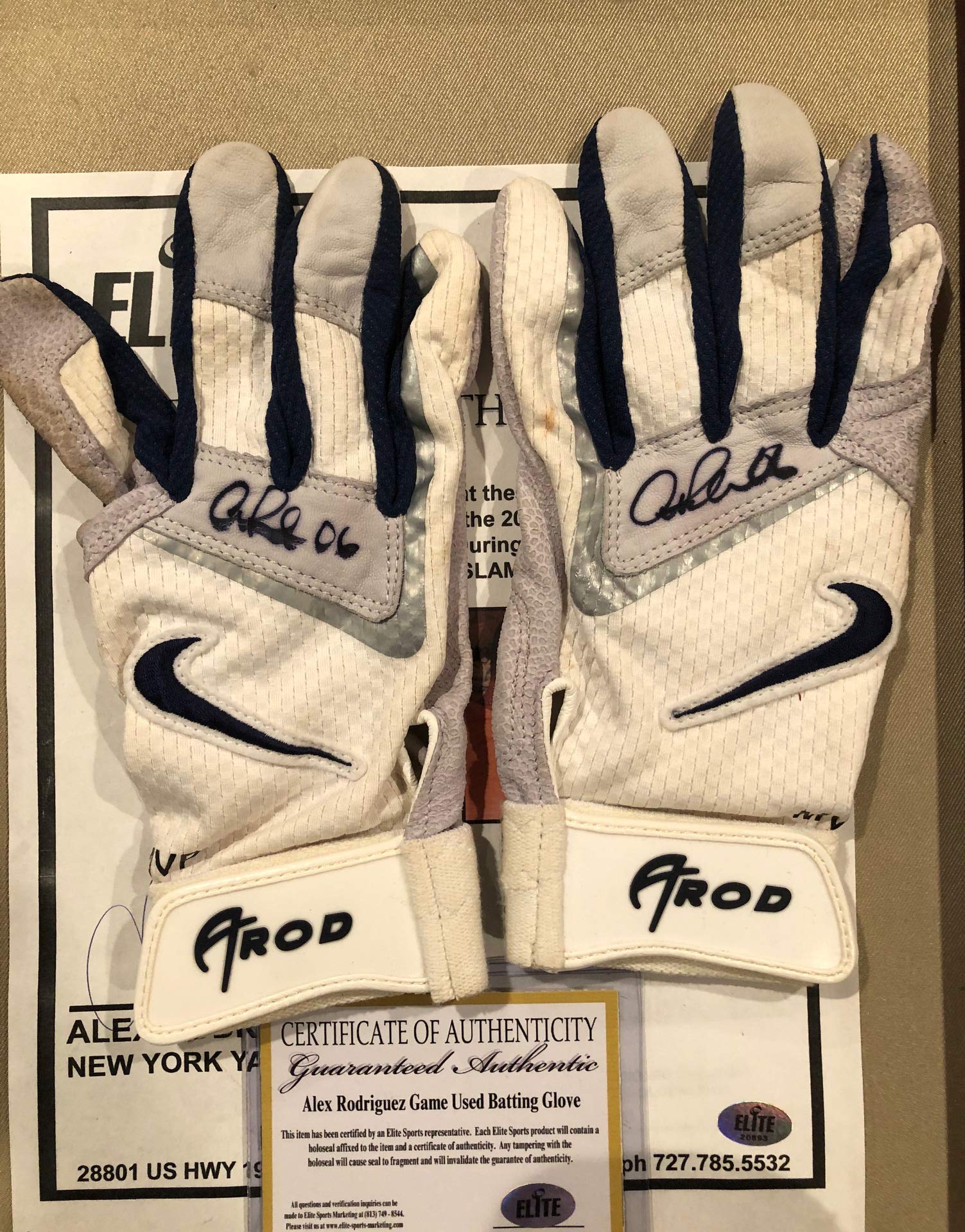 A Rod Batting Gloves