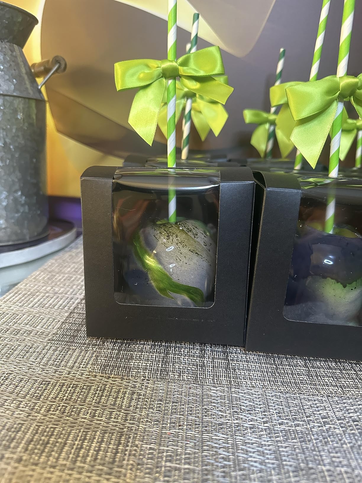 Amazon.com: ZEAYEA 50 Pack Candy Apple Boxes with Hole and Sticks, 4" x ...