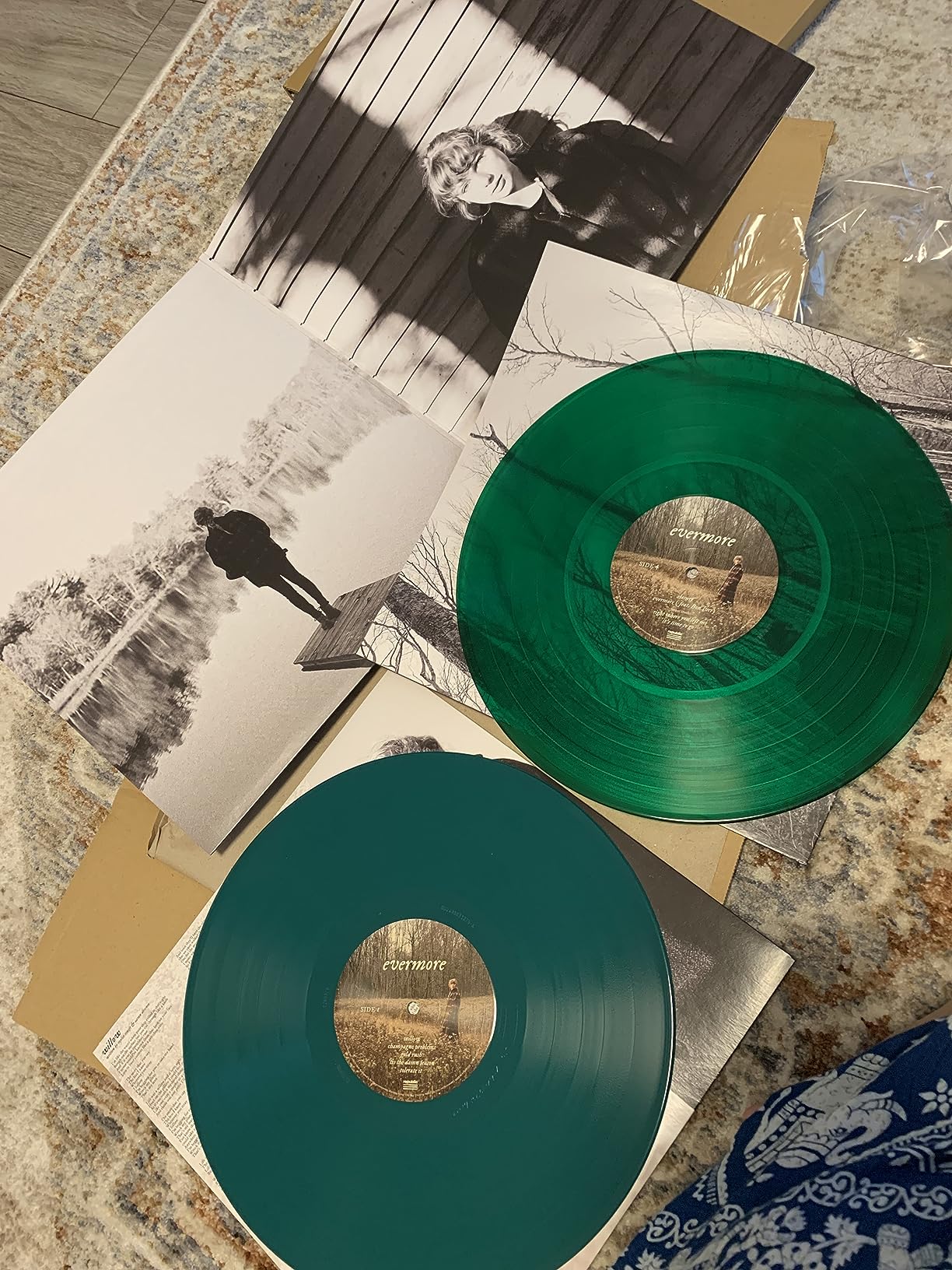 Amazon.co.jp: evermore [album deluxe edition vinyl] [12 inch Analog ...