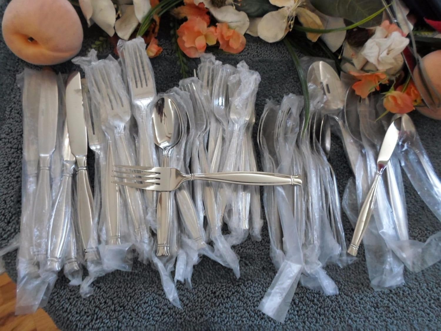 Amazon.com | Oneida 18/10 Stainless Flatware AMBIANCE 45pc Set Service ...