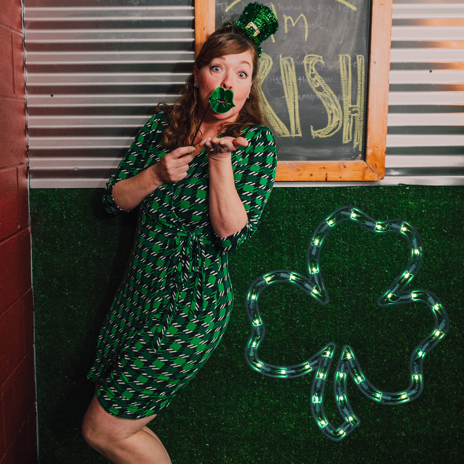 Snapklik.com : 35L 16.5 Pre-Lit Green StPatricks Day Irish Shamrock ...