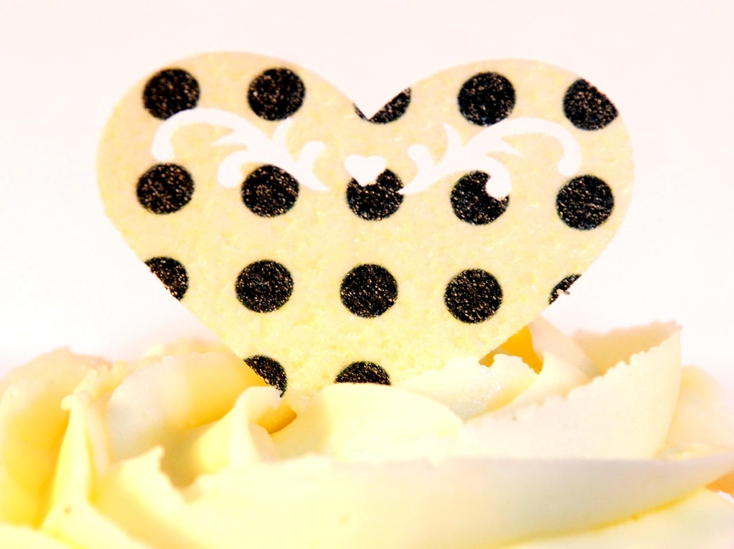 Amazon.com: 24 Yellow Edible Polka Dot Heart Cupcake Cake Toppers Rice ...
