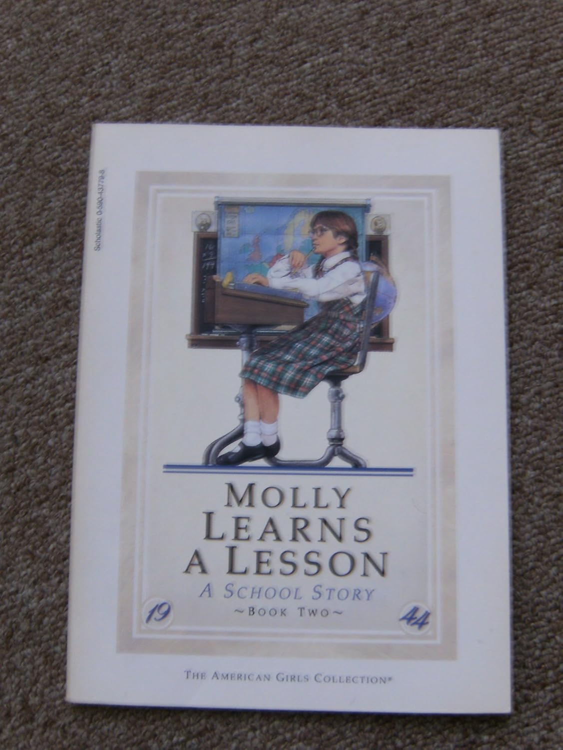 Molly learns a lesson: A school story (The American girls collection ...