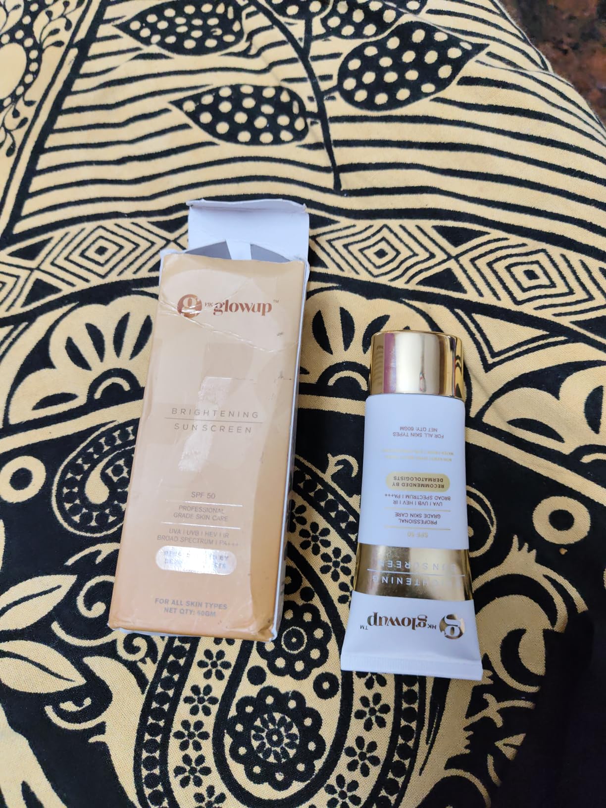 HK Glowup Brightening Sunscreen Spf 50 Unisex For Oily&All Skin Types ...