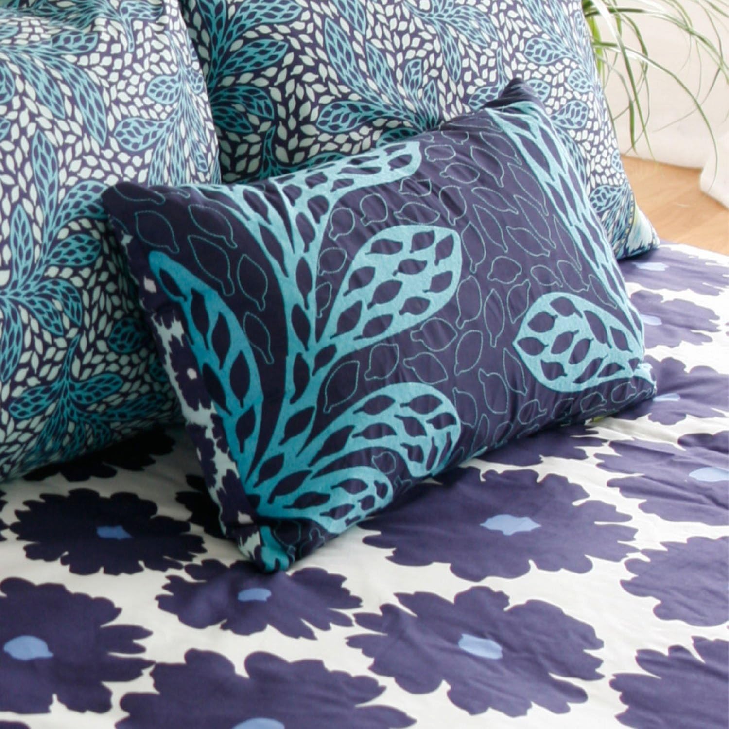 Amazon.com: Amy Butler Dream Daisy Decorative Pillow (Rectangular with ...