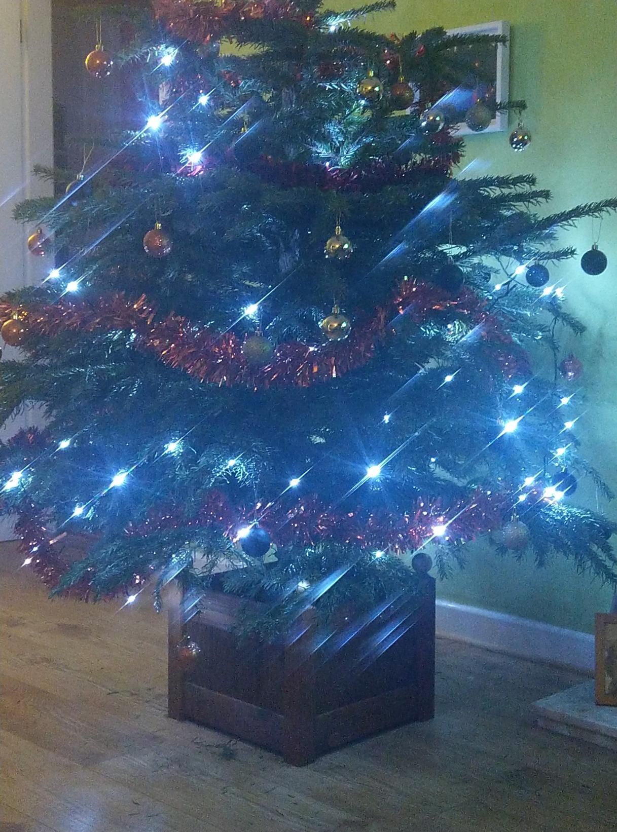 Christmas Tree Stand/Wooden Xmas Tree Stand Teak Finish : Amazon.co.uk ...