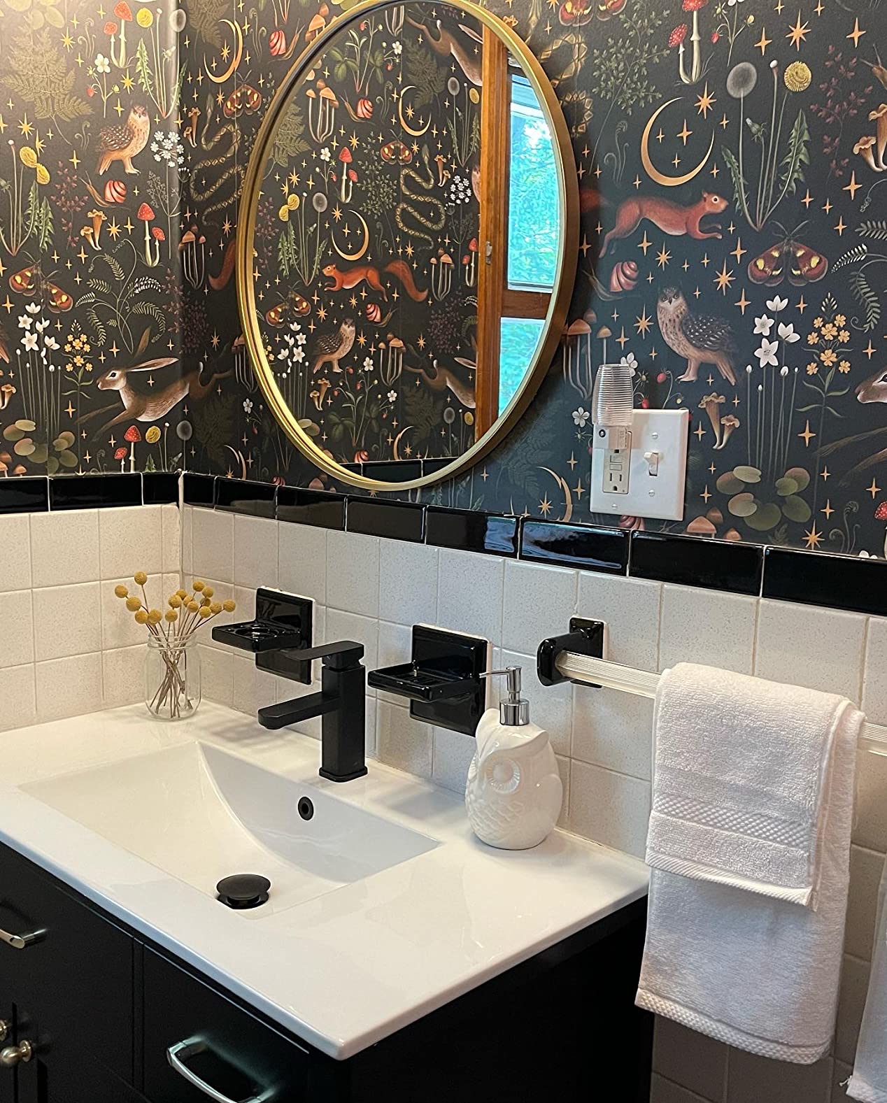 $17/mo - Finance Simple Shapes Wallpaper Above wainscott - Dark ...