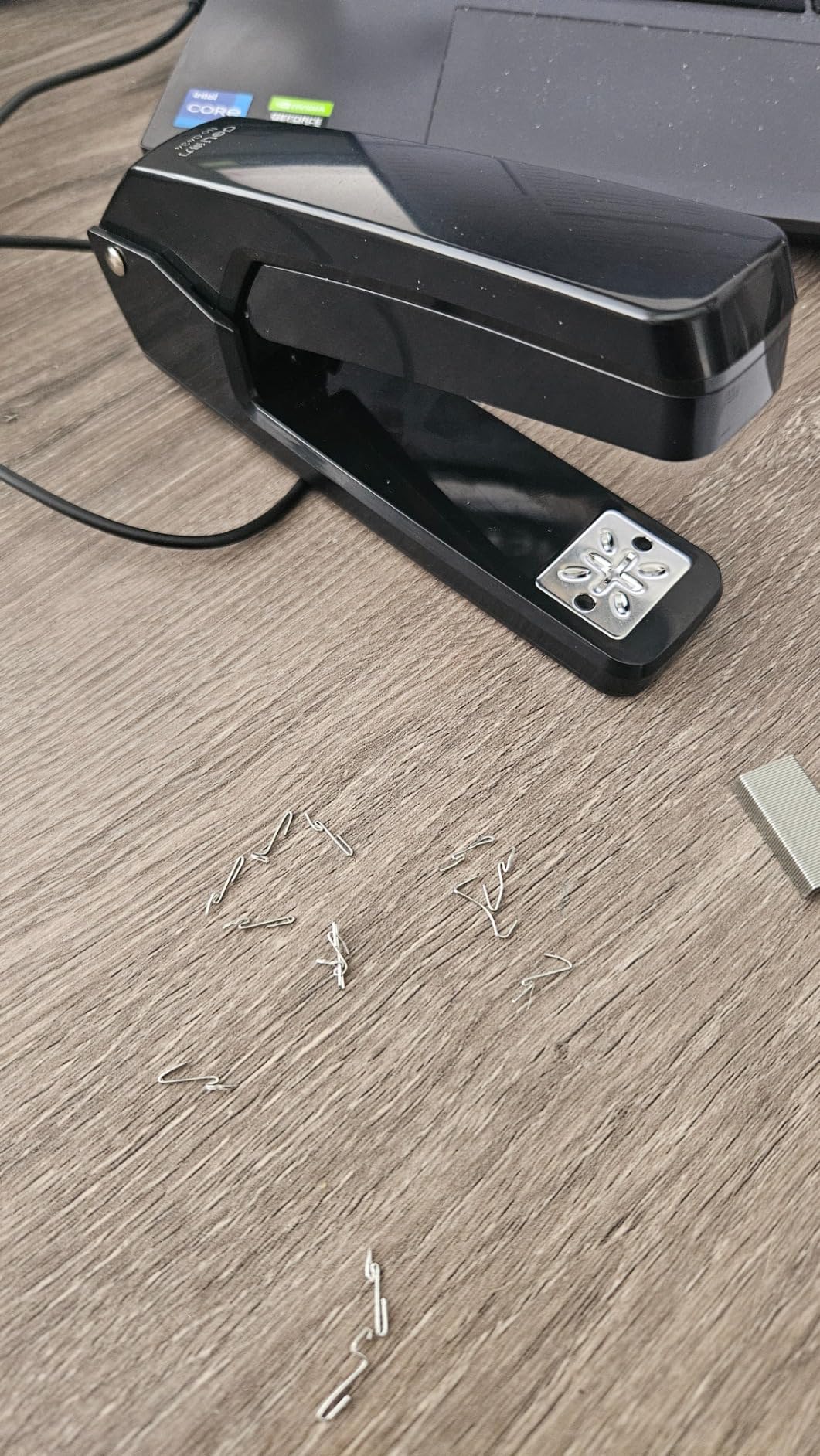 Deli/EZWORK Swing-Arm Swivel Stapler, 25 Sheets Capacity, 360 Degree ...