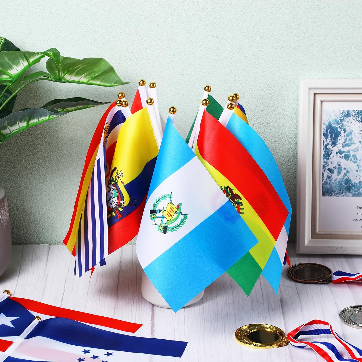 110 banderas de mano latinas de 22 países de habla hispana, pequeñas ...