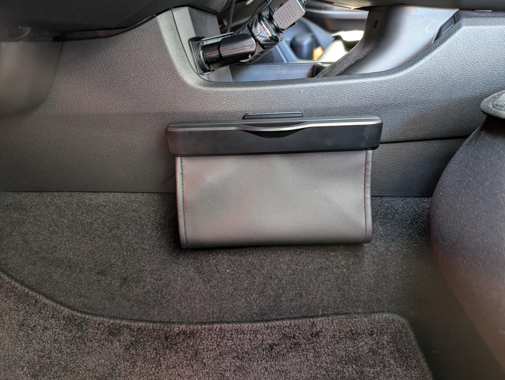 Amazon | 槌屋ヤック(Tsuchiya Yac) 車内用品 ゴミ箱 センターコンソールスリムダスト ブラック 260×210×35mm PF-411 | 車用ゴミ箱 | 車＆バイク