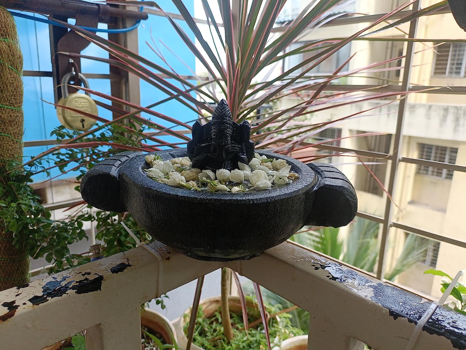 MYNAKSHA Granite Uruli Bowel Stone with 1 Doll for Home Decor|Ethnic ...