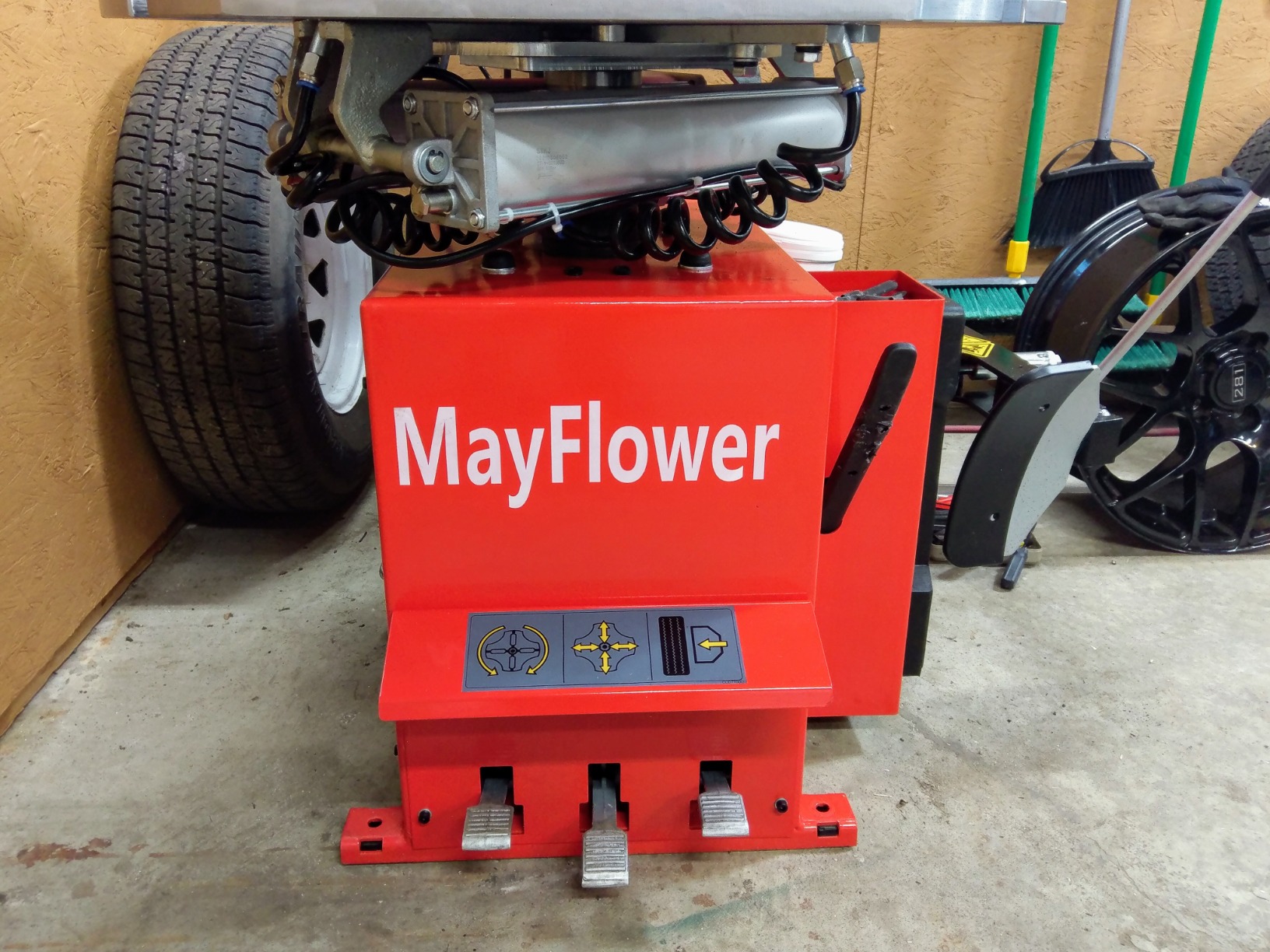 $52/mo - Finance Mayflower 1.5 HP Tire Changer Wheel Changer Machine ...