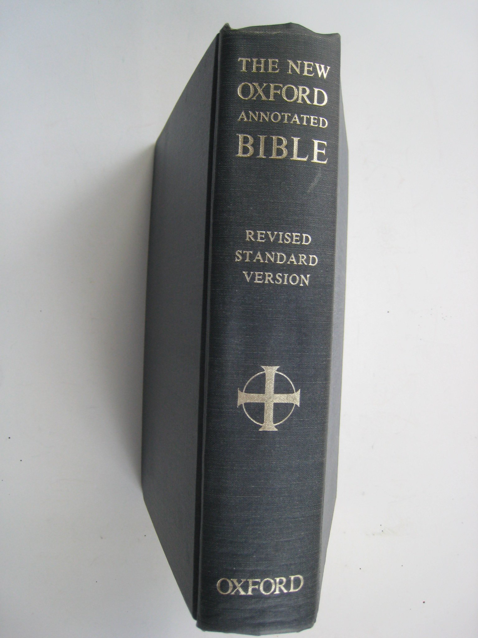 Amazon.com: The New Oxford Annotated Bible, Revised Standard Version ...