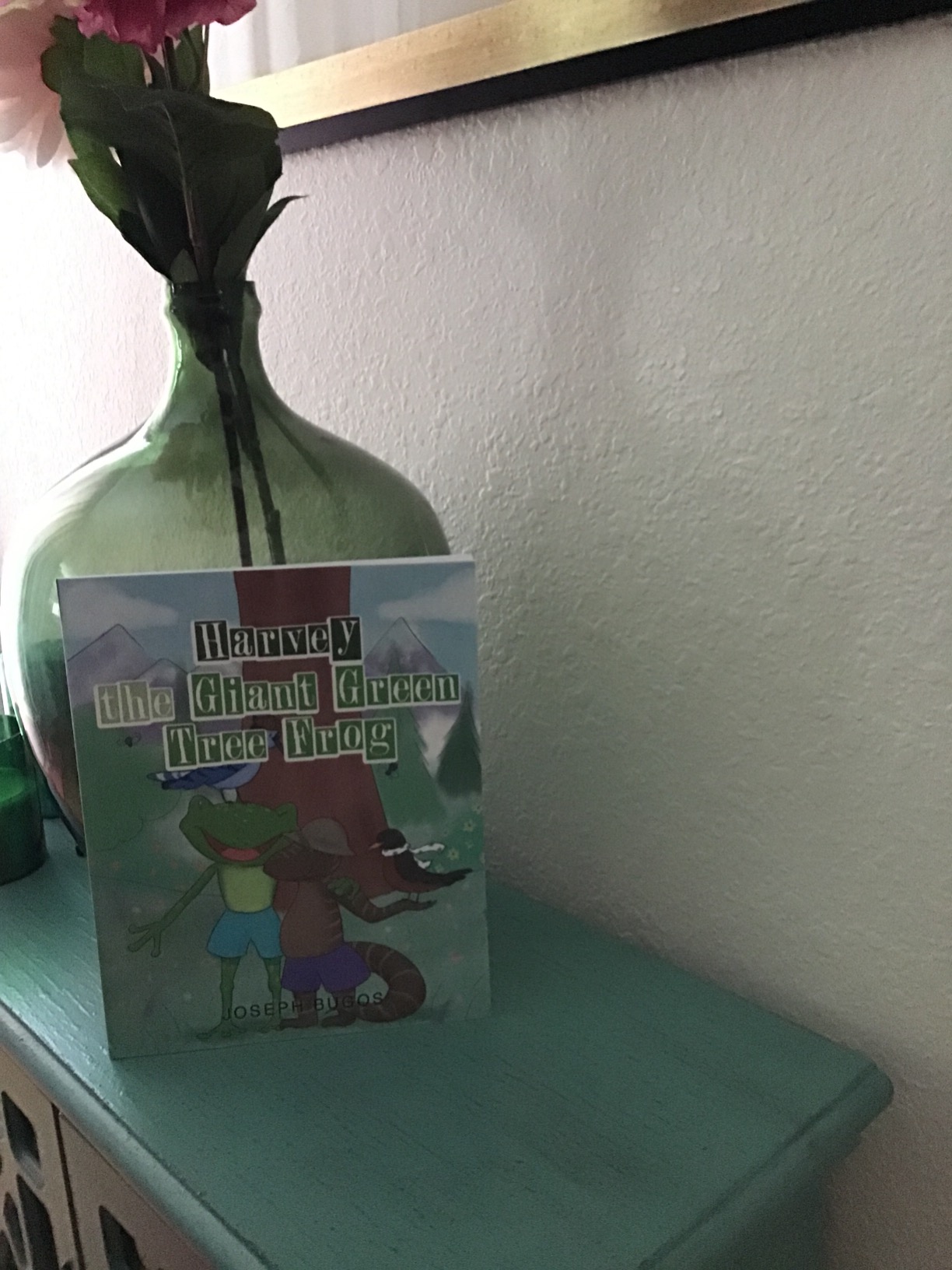 Harvey the Giant Green Tree Frog: 9781636923420: Amazon.com: Books