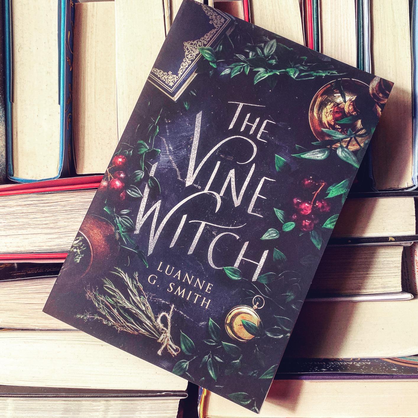 The Vine Witch (The Vine Witch, 1): Smith, Luanne G.: 9781542008389: Amazon.com: Books
