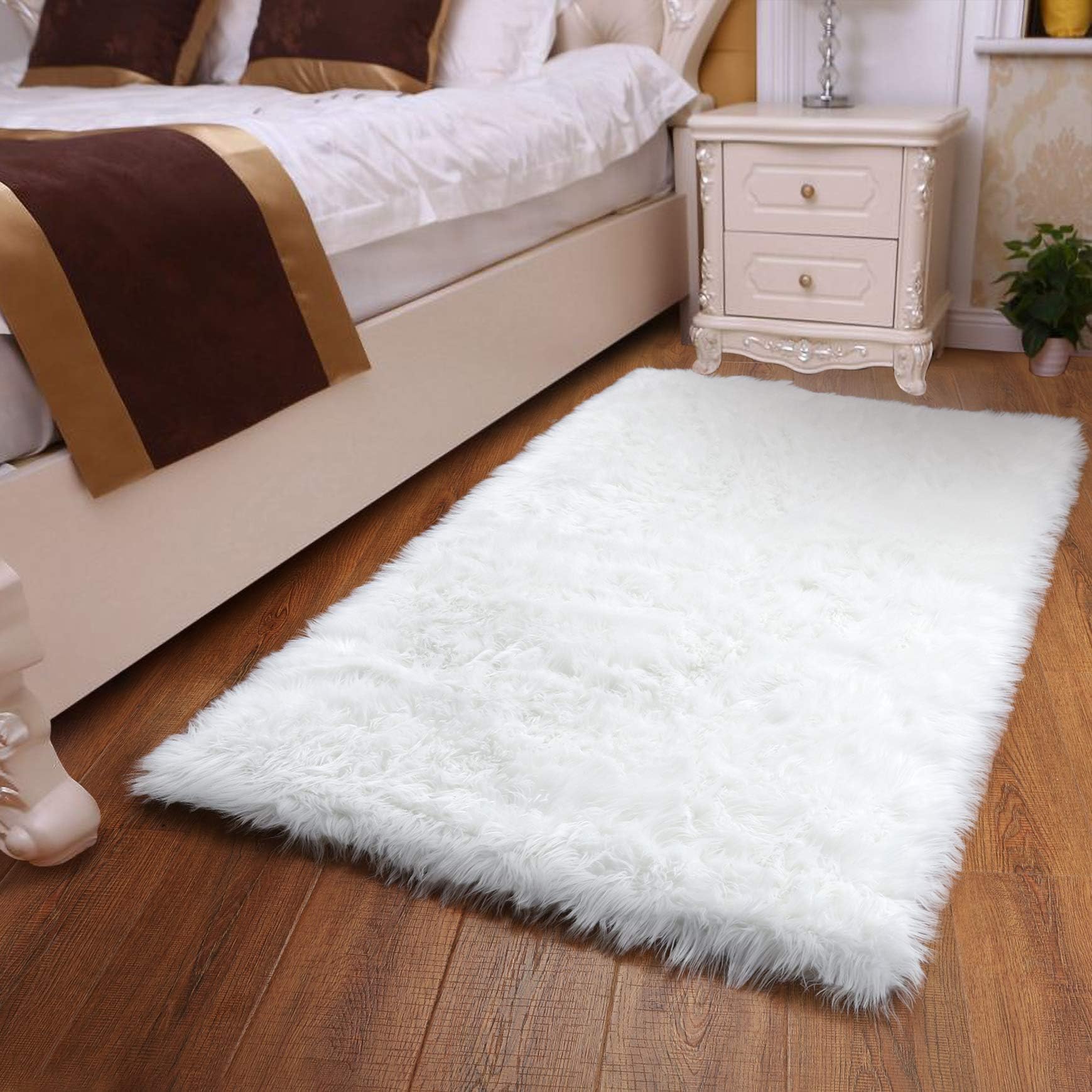 Amazon.com: YOH Luxury Soft Fluffy Bedroom Rugs - Comfy White Faux ...