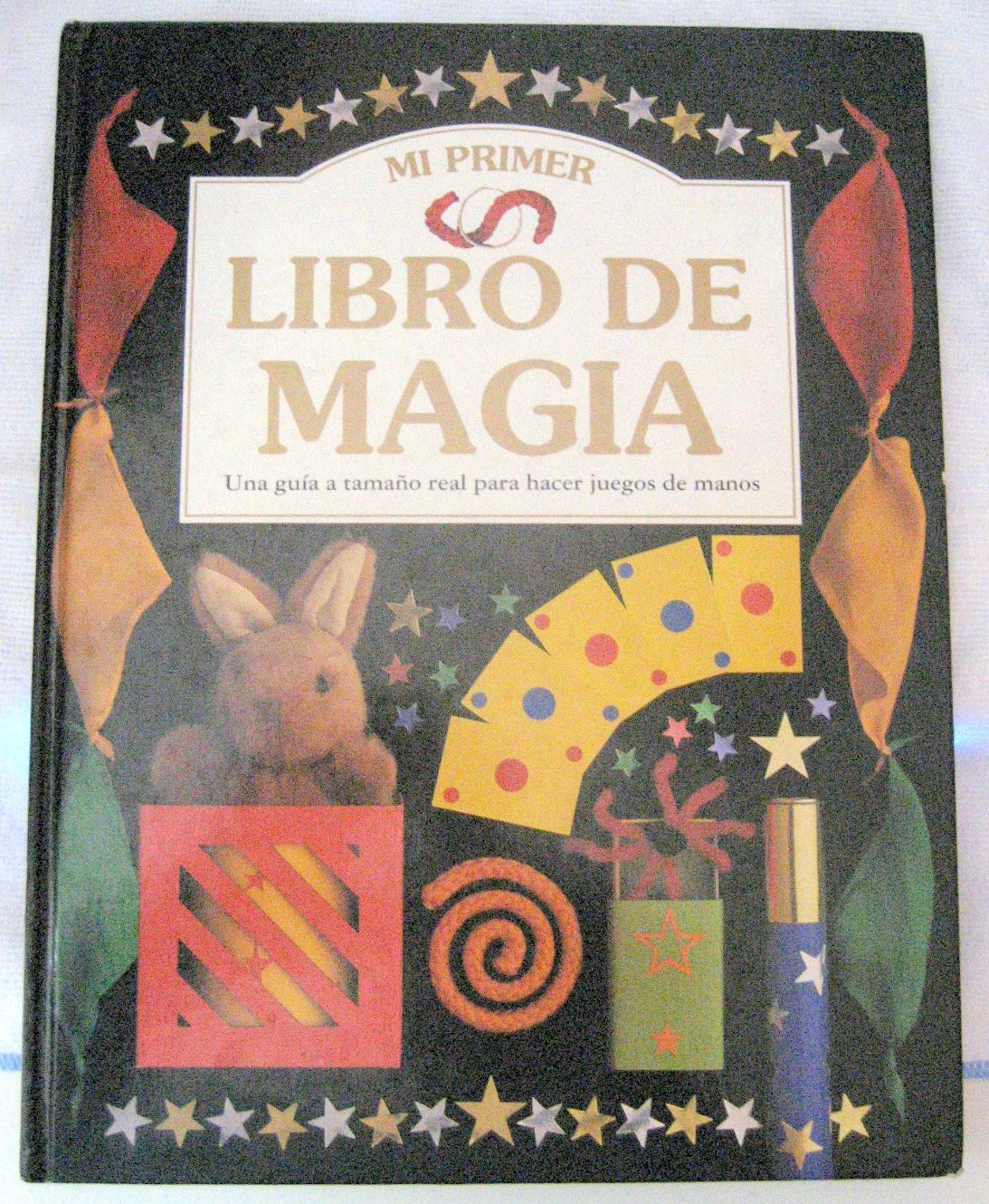 Amazon.com: Mi Primer Libro de Magia (Spanish Edition): 9788427217102 ...