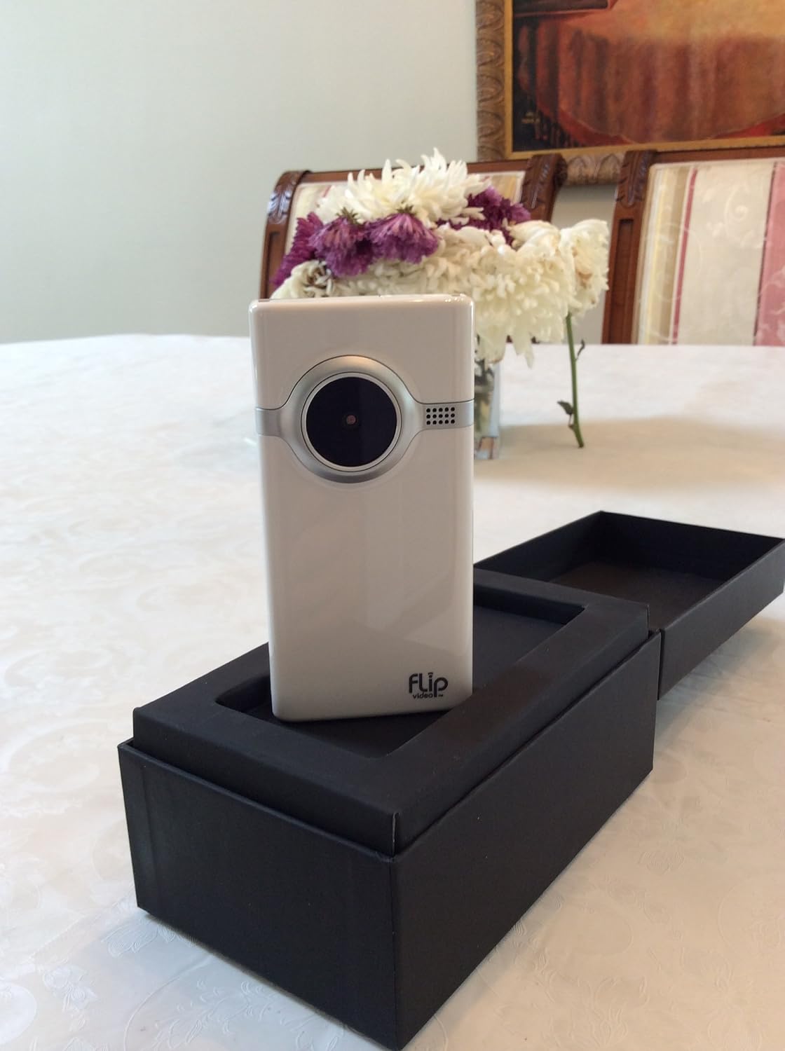 Amazon.com : Flip Mino Video Camera - White, 2 GB, 1 Hour (1st ...