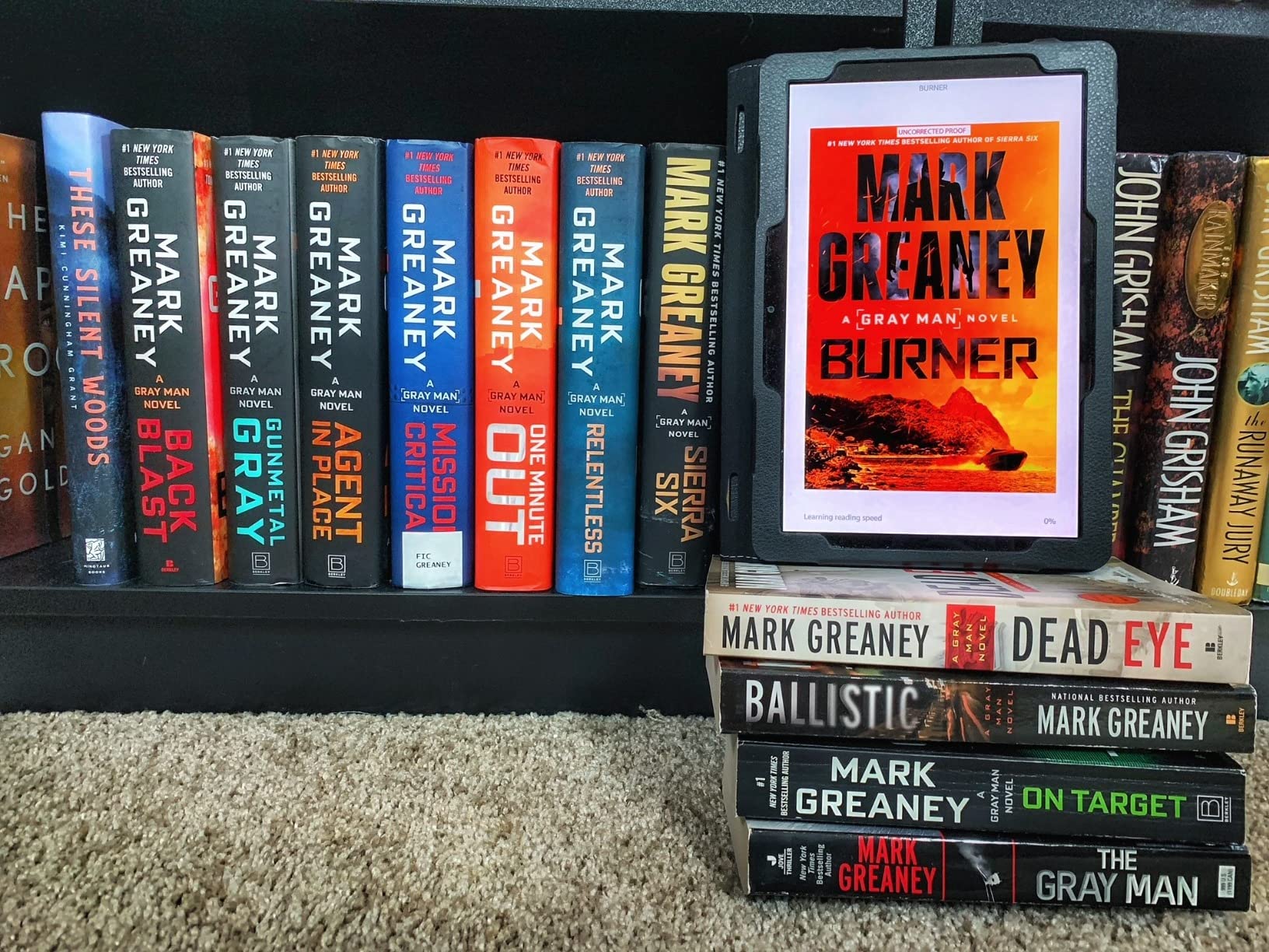 Burner (Gray Man): Greaney, Mark: 9780593548103: Amazon.com: Books