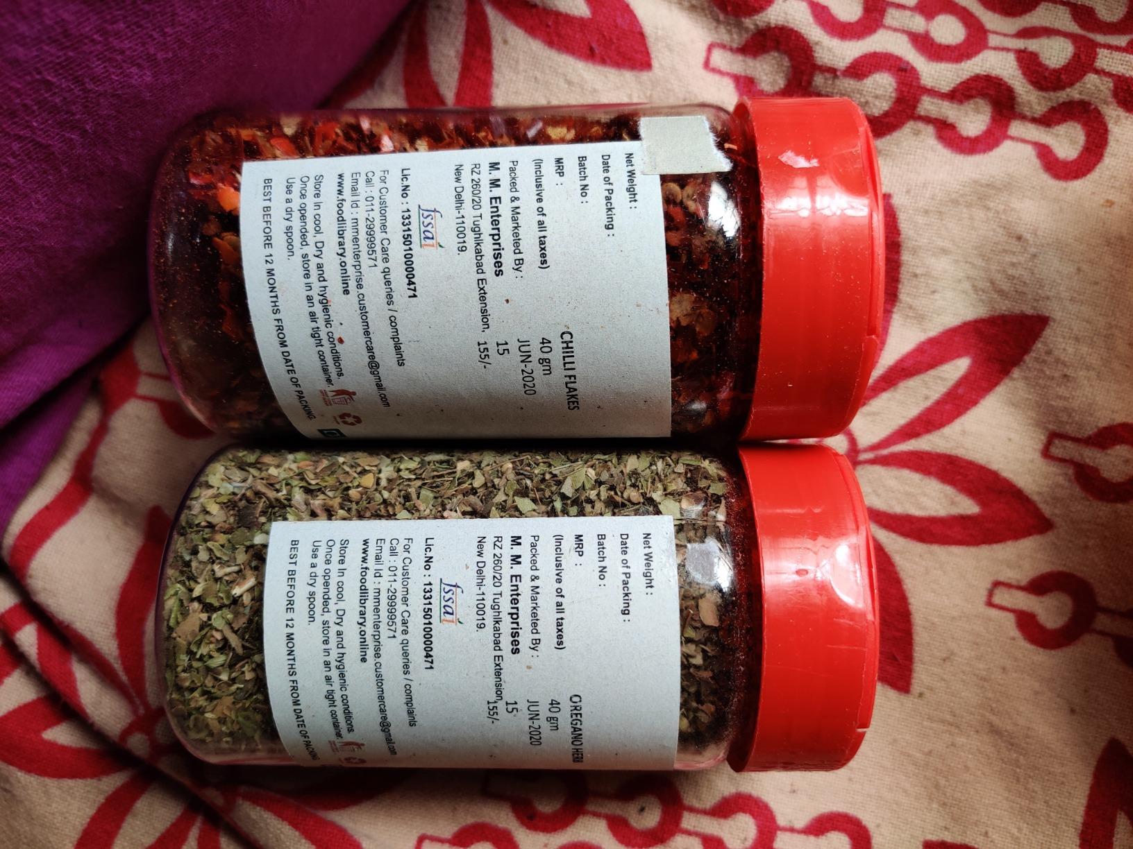 Food Library The Magic of Nature Combo of Red Chilli Flakes & Oregano ...