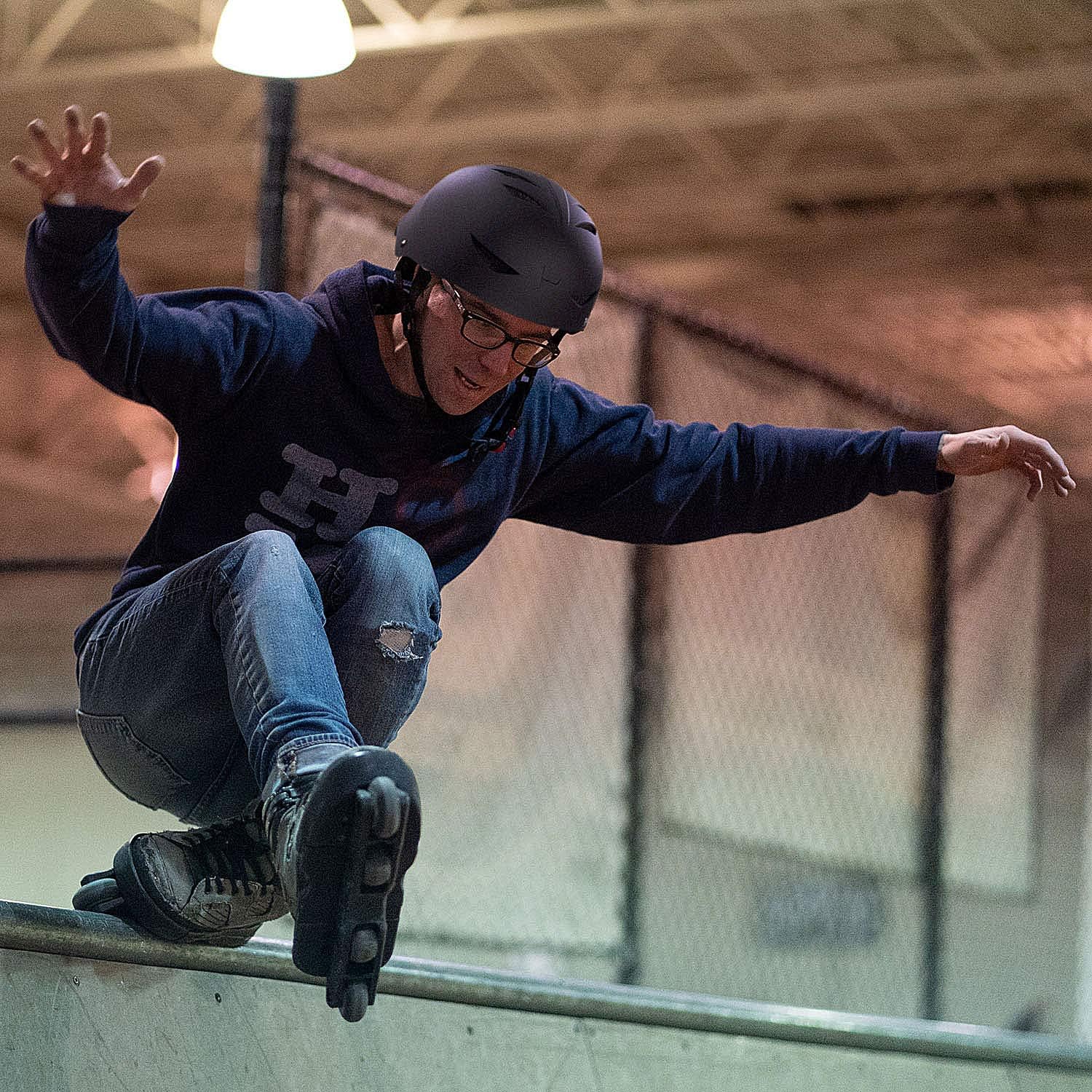 Skateboard Helmet, CPSC-Compliant Bike Helmet BMX Helmet Multi-Sport Helmet for Youth Men and Women