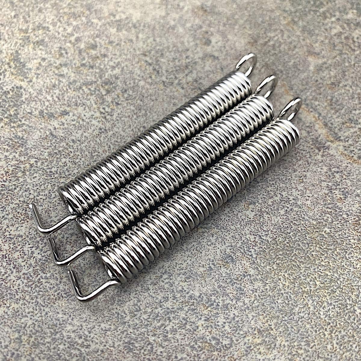 Amazon.com: Gotoh Tremolo Springs - Chrome - Set of 3 units : Musical ...