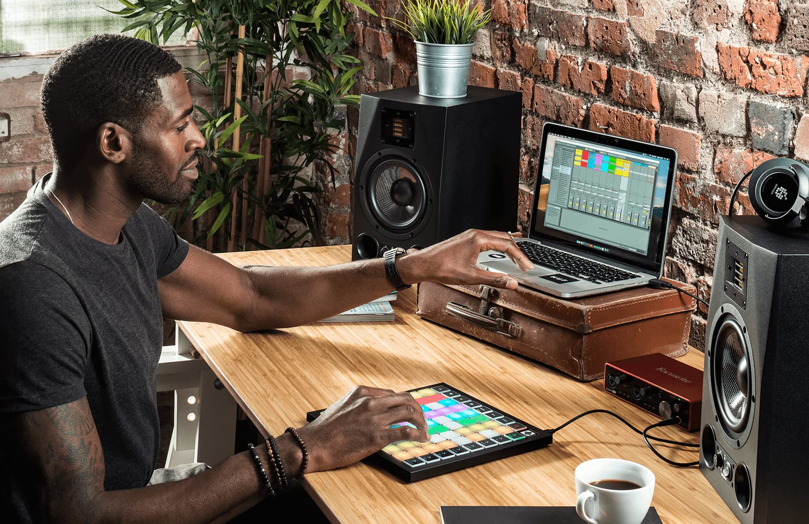 Novation Launchpad X MIDI Grid Controller for Ableton Live/Logic Pro ...