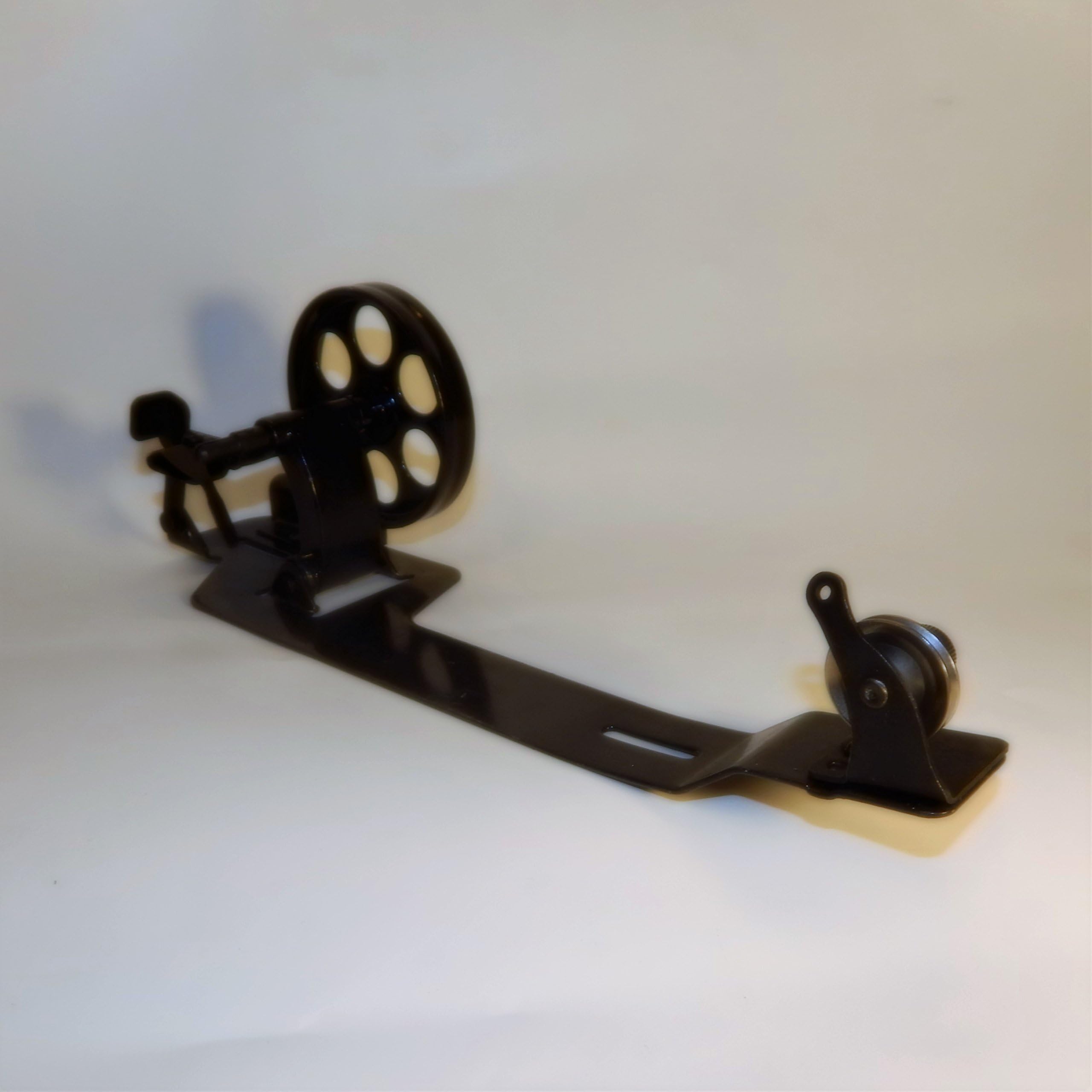 Amazon.com: CONSEW 206RB Singer 111W 212G Industrial Sewing Machine ...