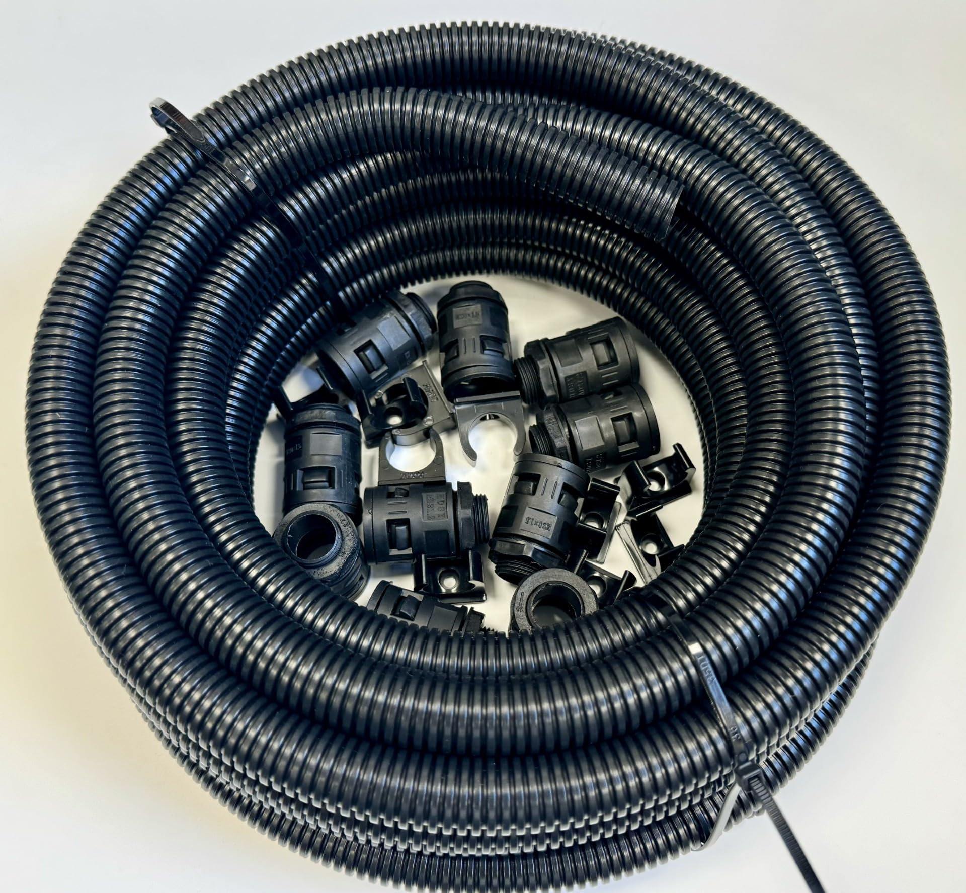 Black 20mm Flexible Conduit Contractor Pack 10 Metre Length &10-Glands ...