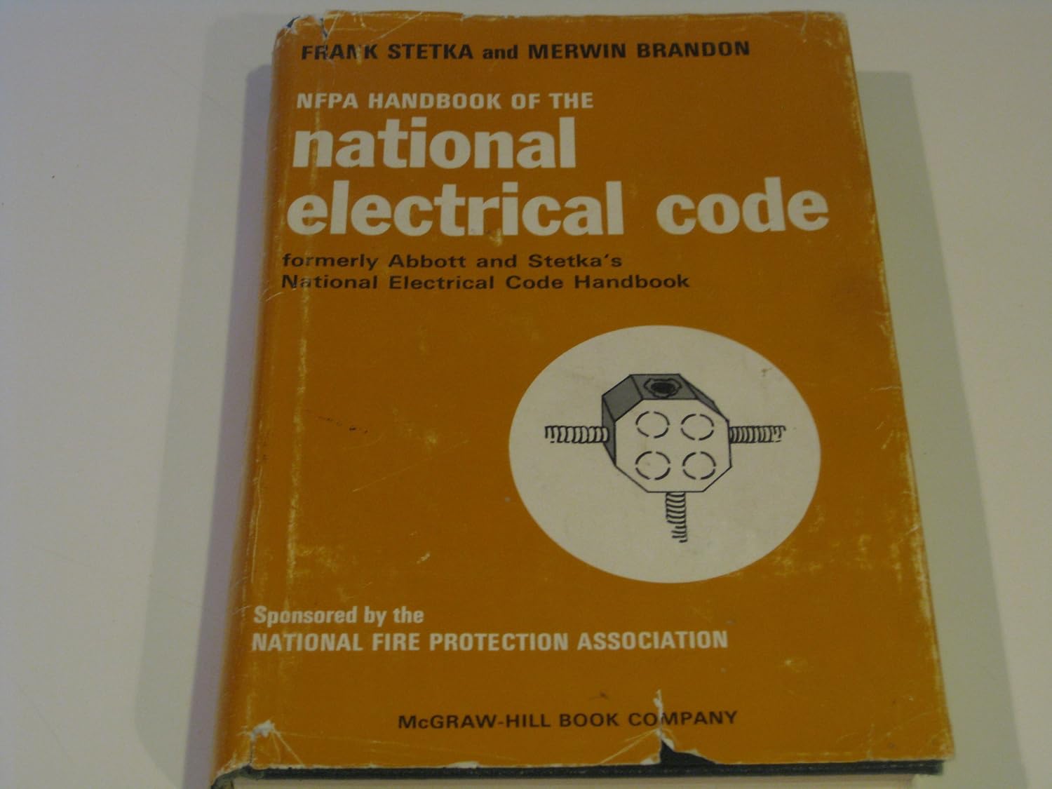NFPA Handbook of the National Electrical Code: Amazon.co.uk: Books