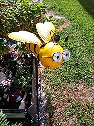 Amazon.com: Canabear Metal Bee with Solar Light Eyes Bee Yard Art ...