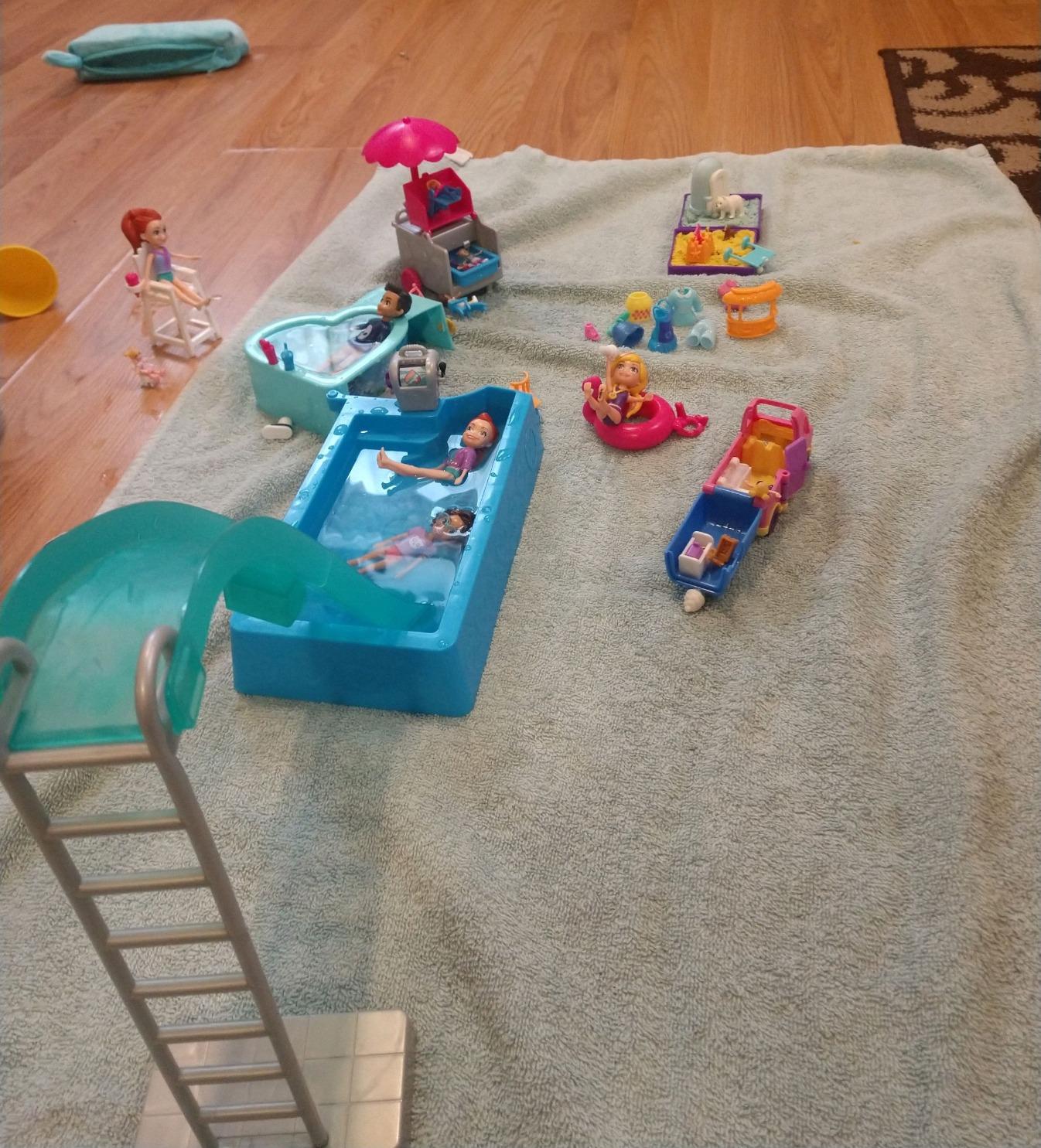 Amazon.com: POLLY POCKET SPLASHTASTIC POOL SURPRISE : Toys & Games